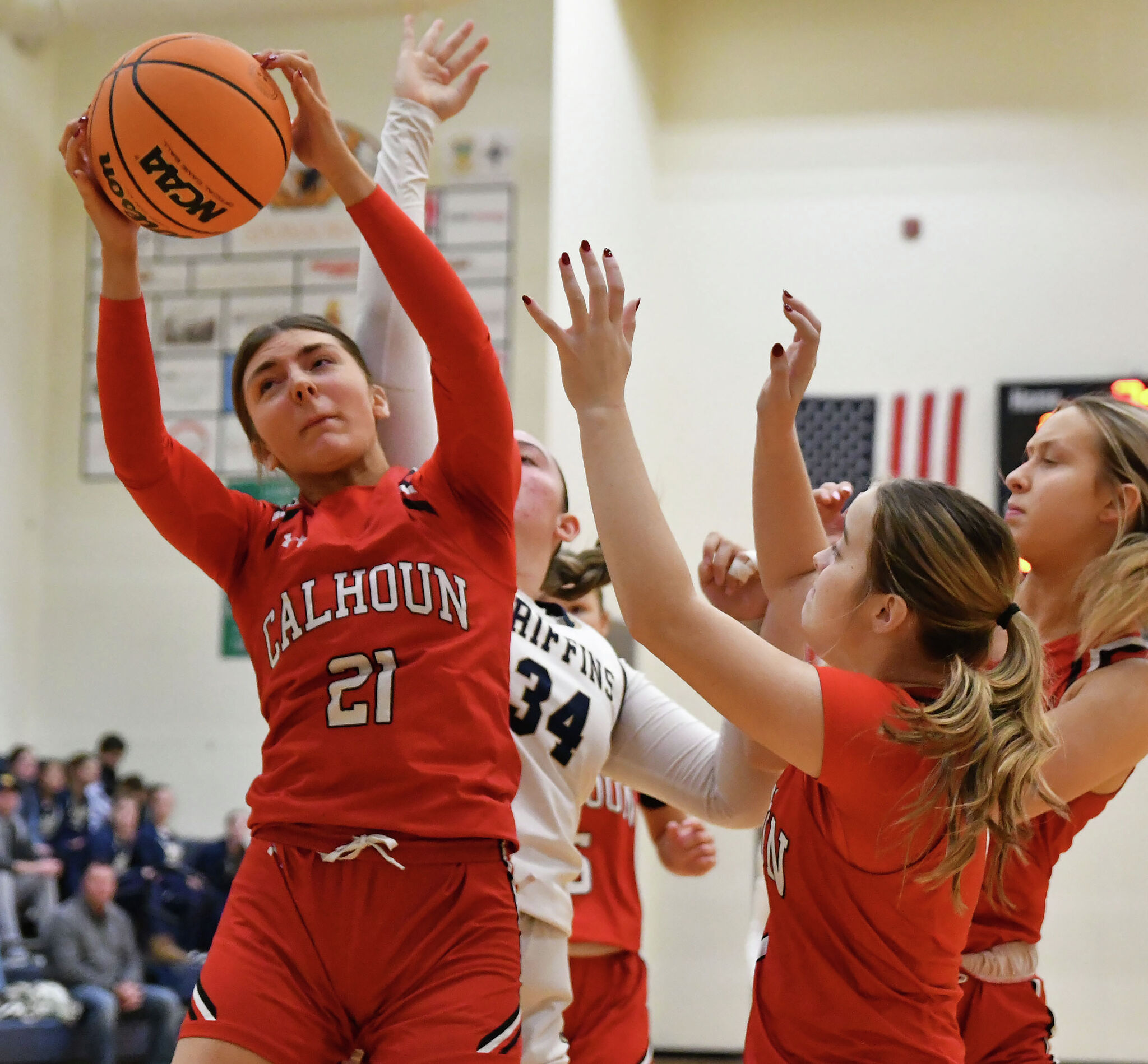 Father McGivney girls basketball routs Calhoun behind 3-point shooting