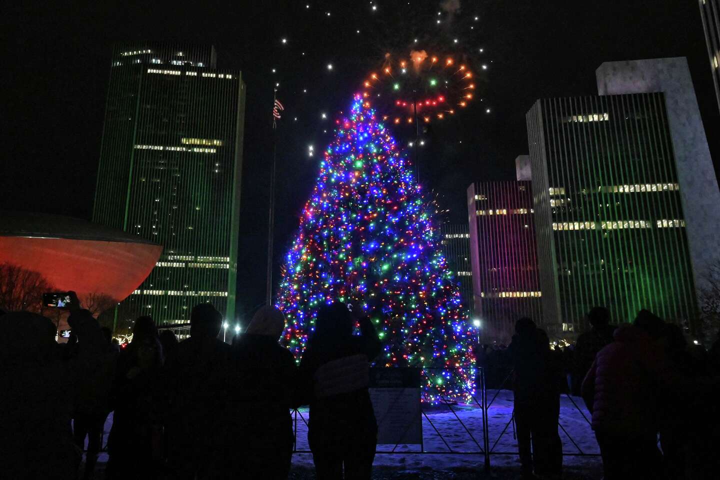 Photos: New York State Tree Lighting and Firework Festival 2025