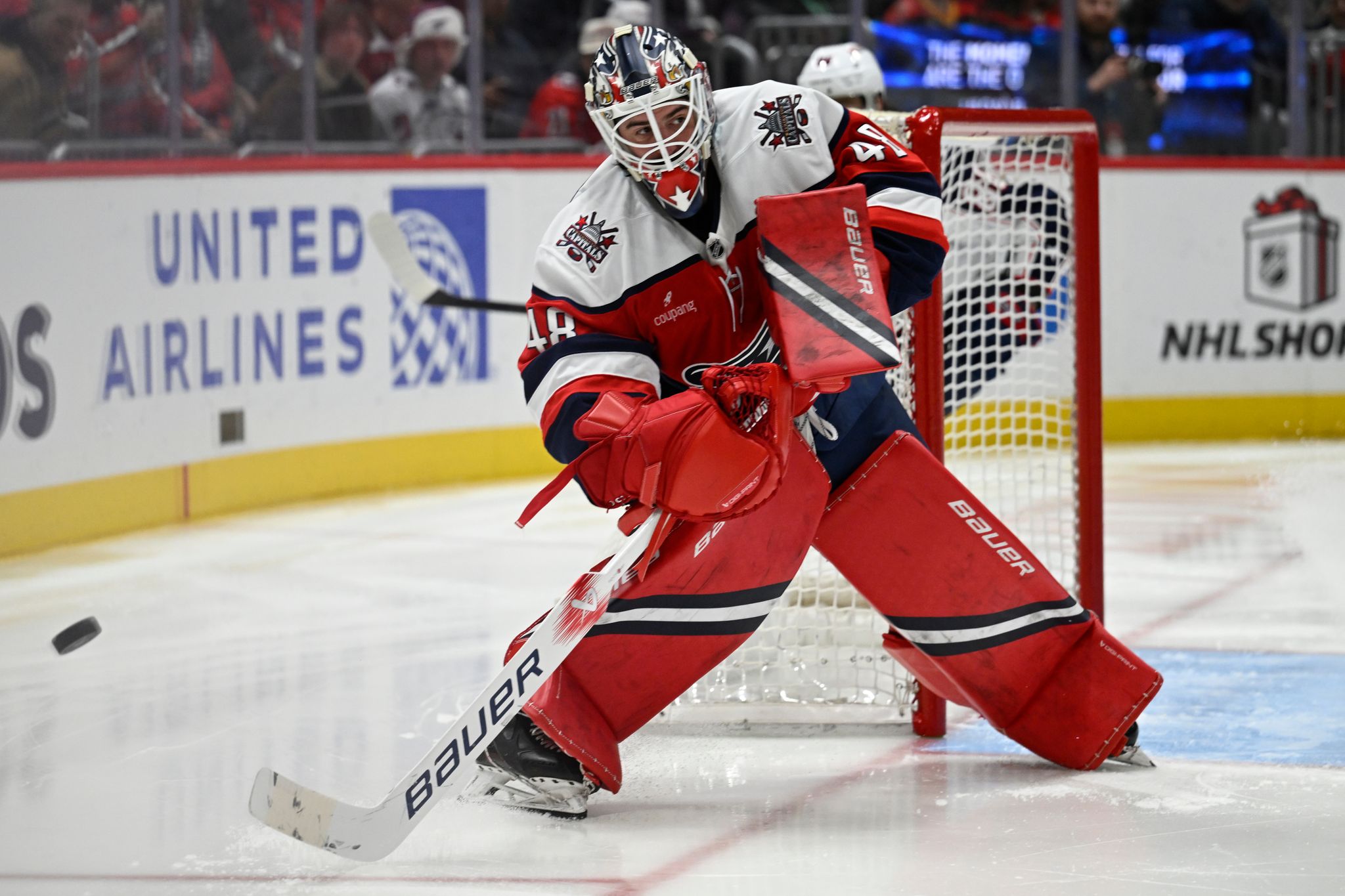 Thompson earns his 100th win as Capitals down Blue Jackets 2-0