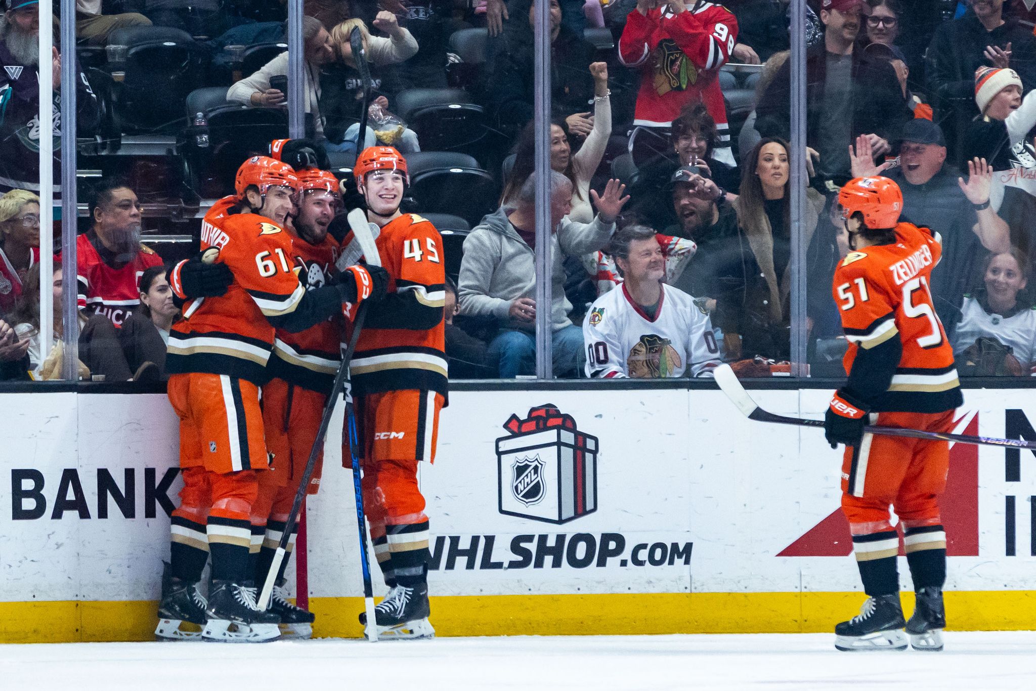 Leo Carlsson, rookie Beckett Sennecke lead first-place Ducks' 7-1 rout ...
