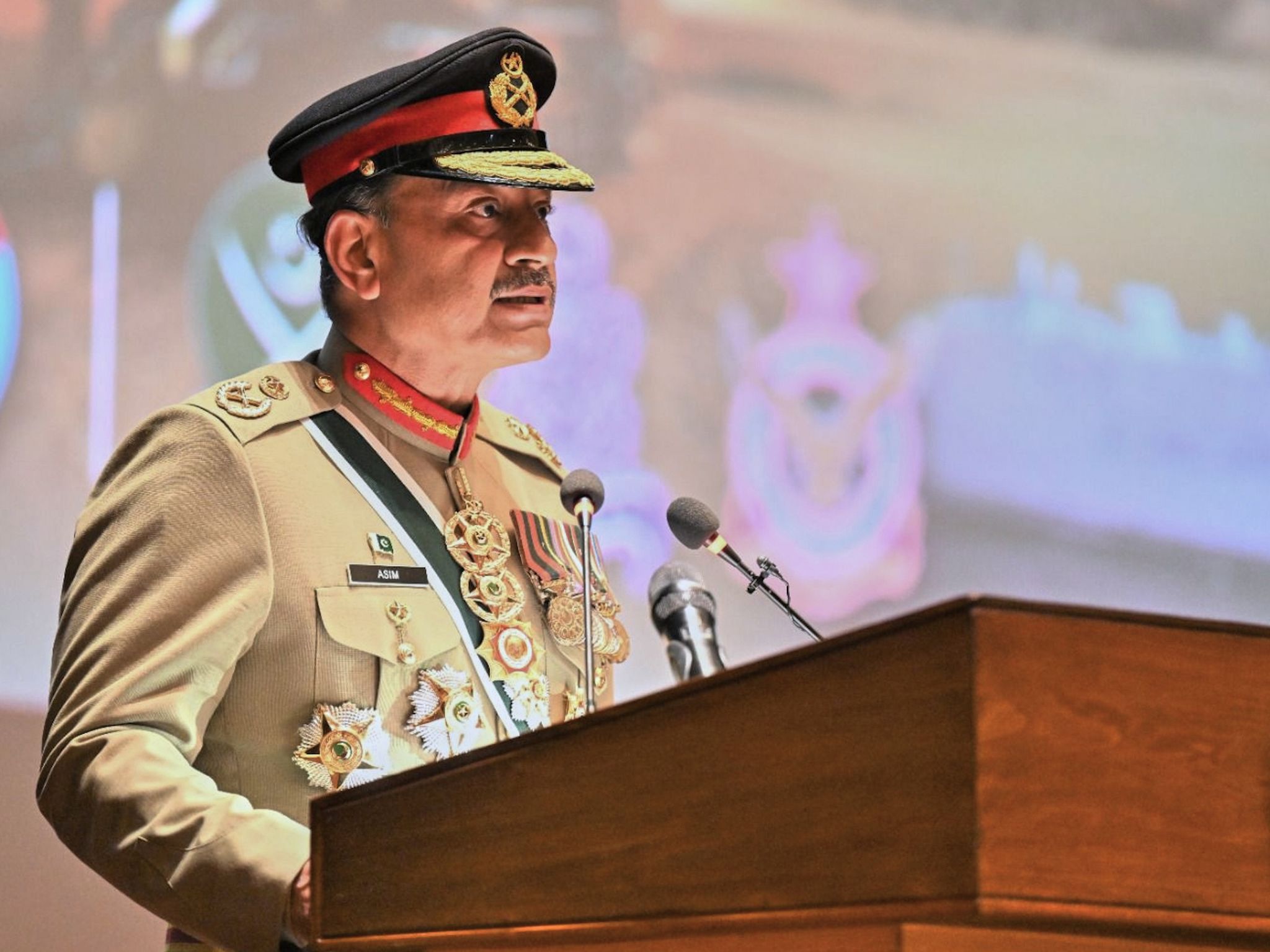 Saudi Arabia awards Pakistan's powerful army chief highest national ...