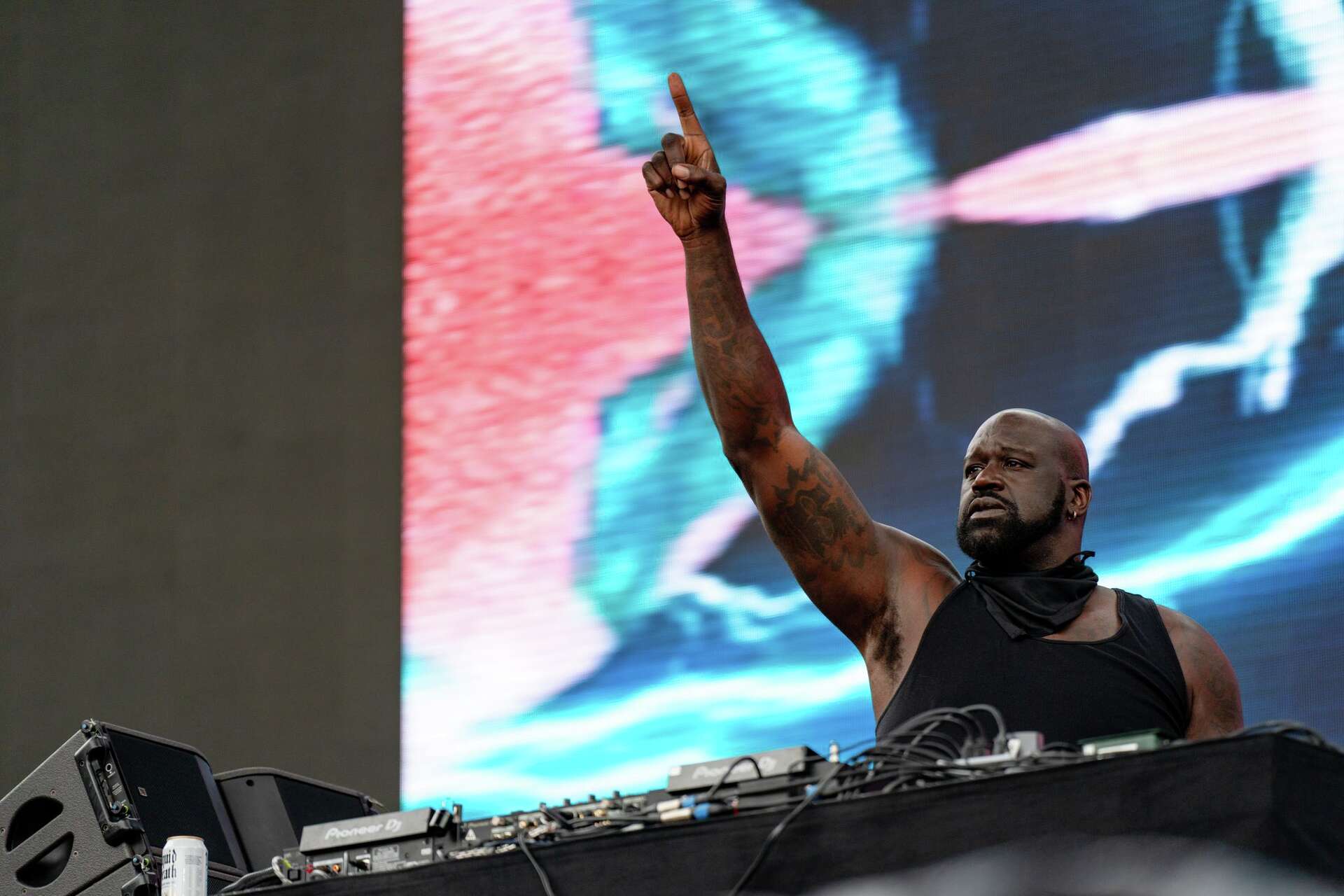Shaq returns to Bay Area with Super Bowl carnival event