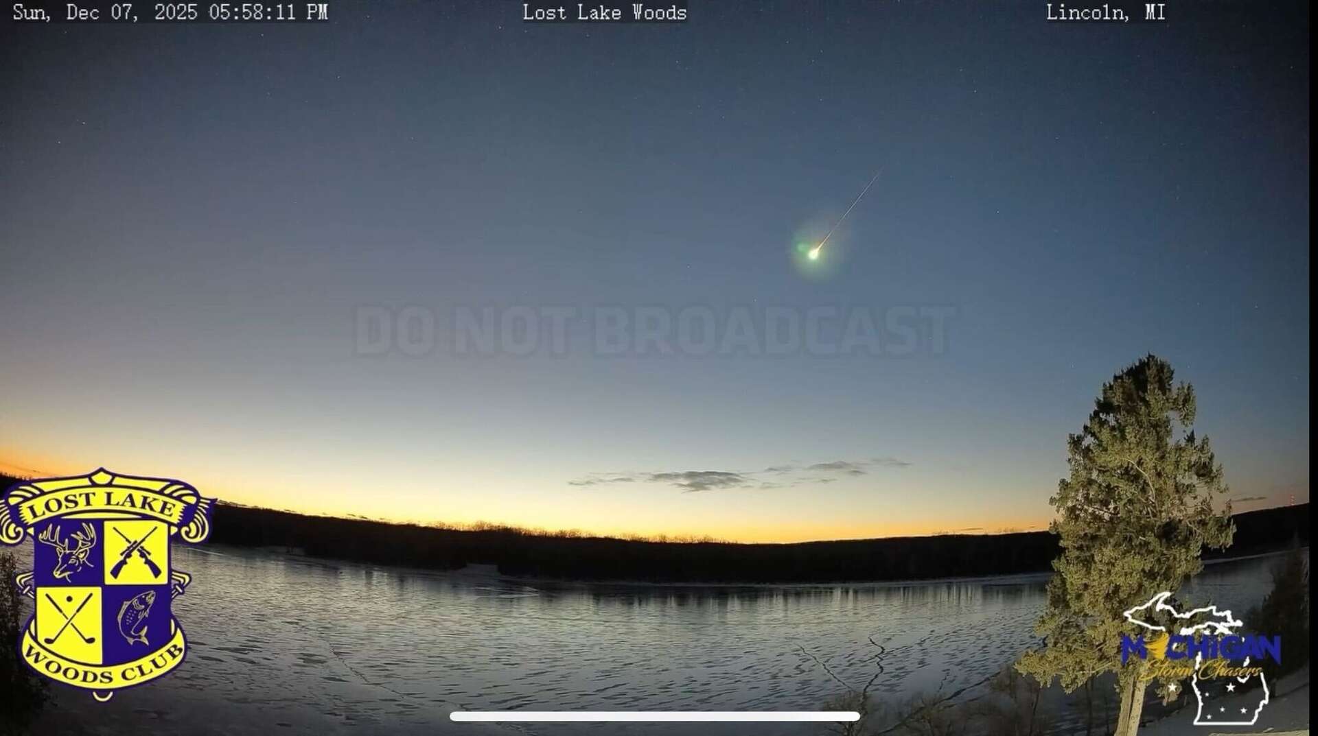 Meteor captured on camera breaking up over Michigan