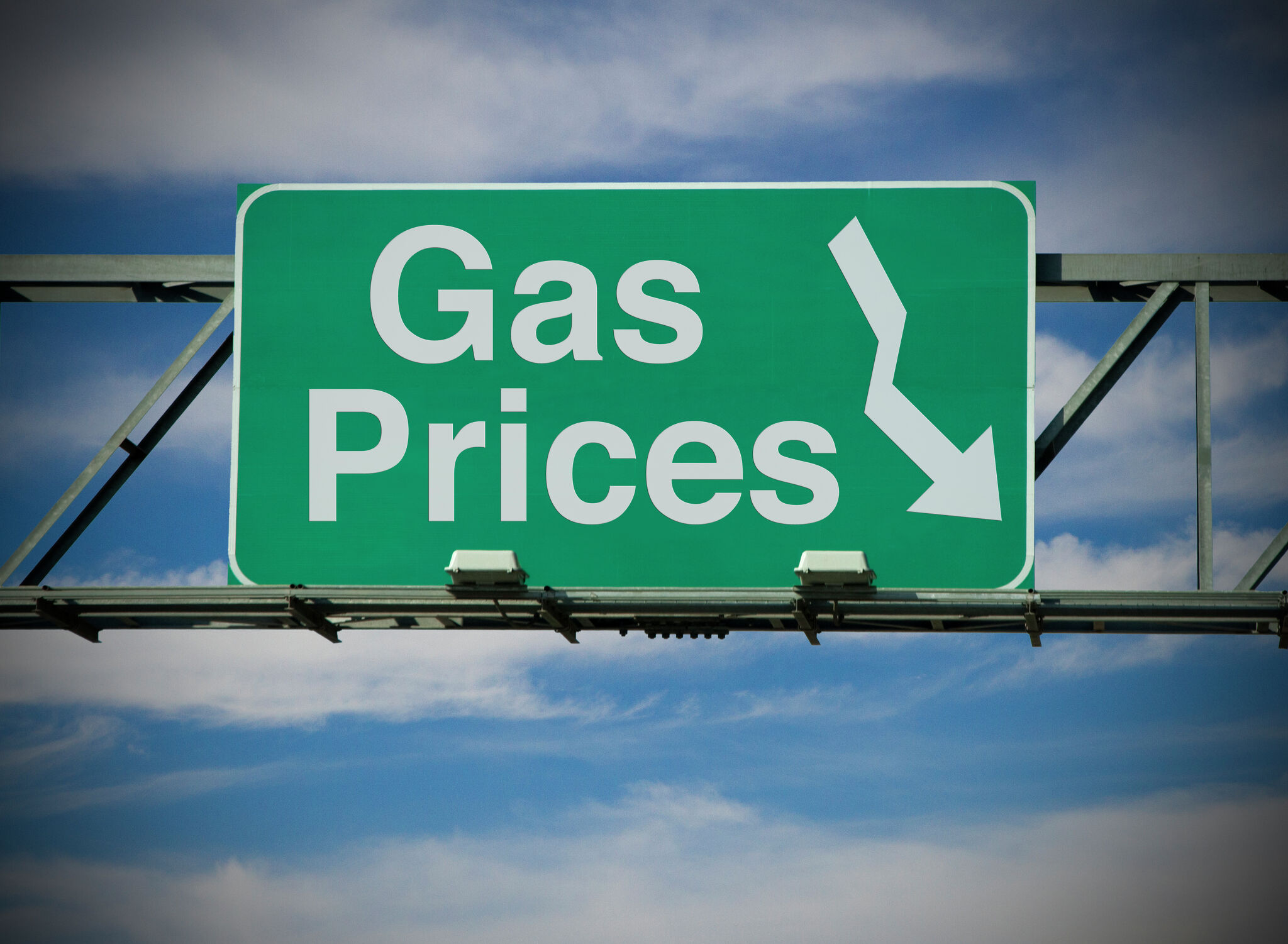 Michigan gas prices fall to $2.81; national avg $2.95