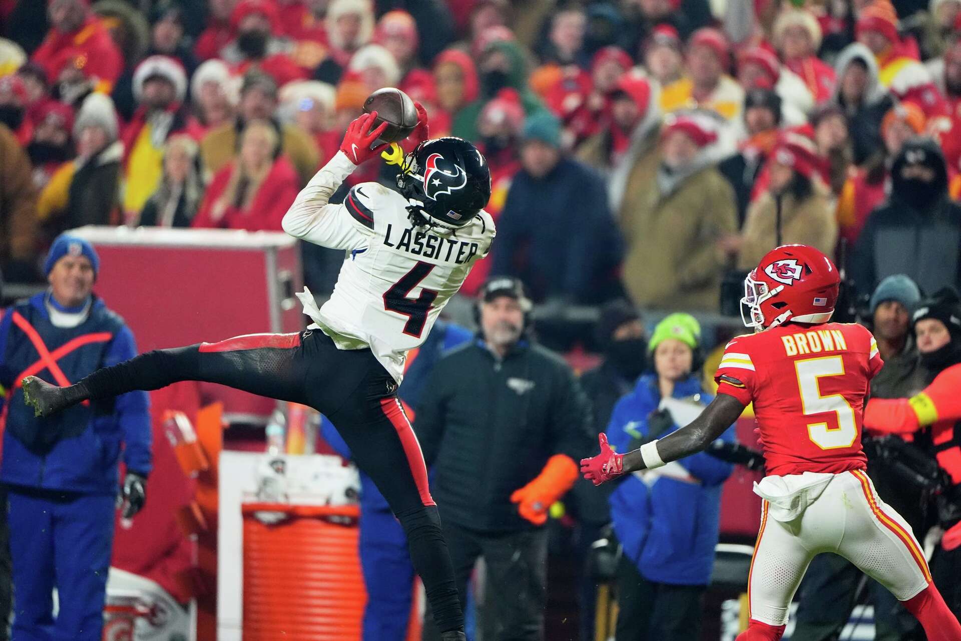 Texans end losing streak against Chiefs with dominant defense and ...