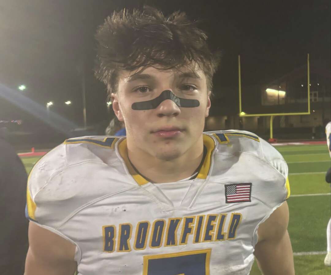 Brookfield football advances to CIAC Class M final, tops St. Joseph
