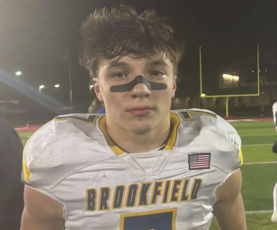 Brookfield football advances to CIAC Class M final, tops St. Joseph