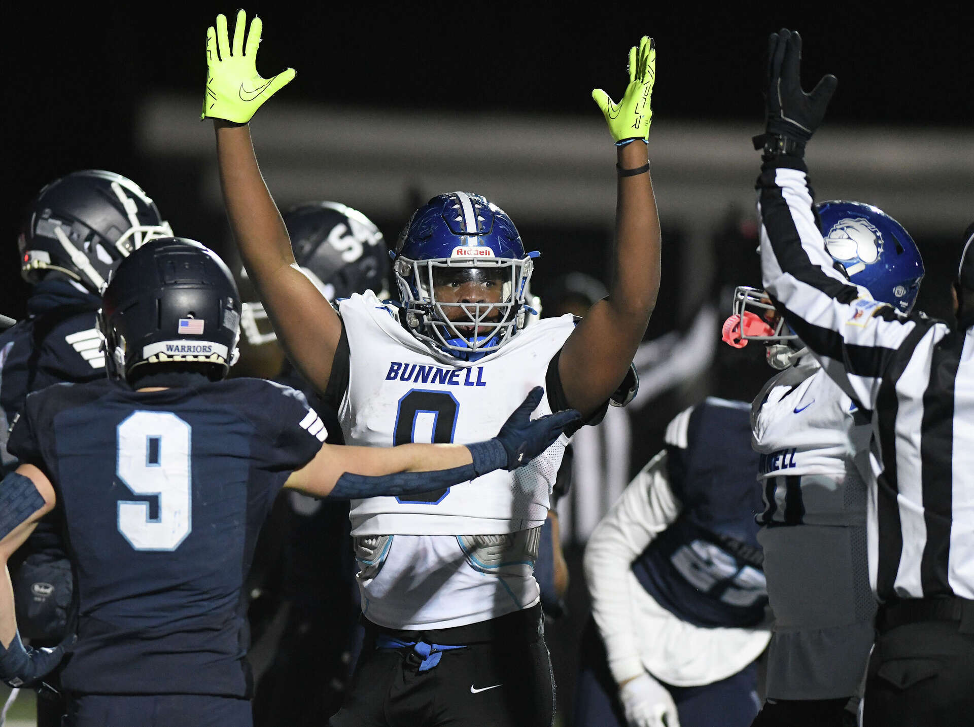 Bunnell football fights off Wilton in CIAC Class MM semifinals