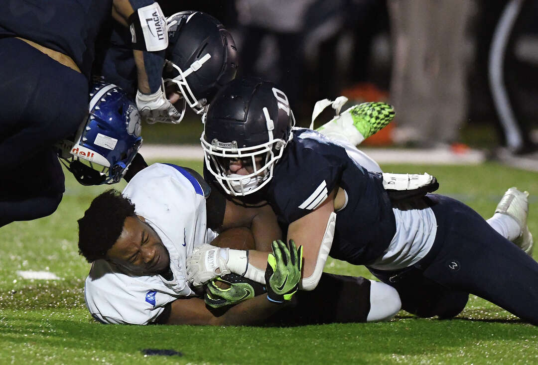 Bunnell football fights off Wilton in CIAC Class MM semifinals