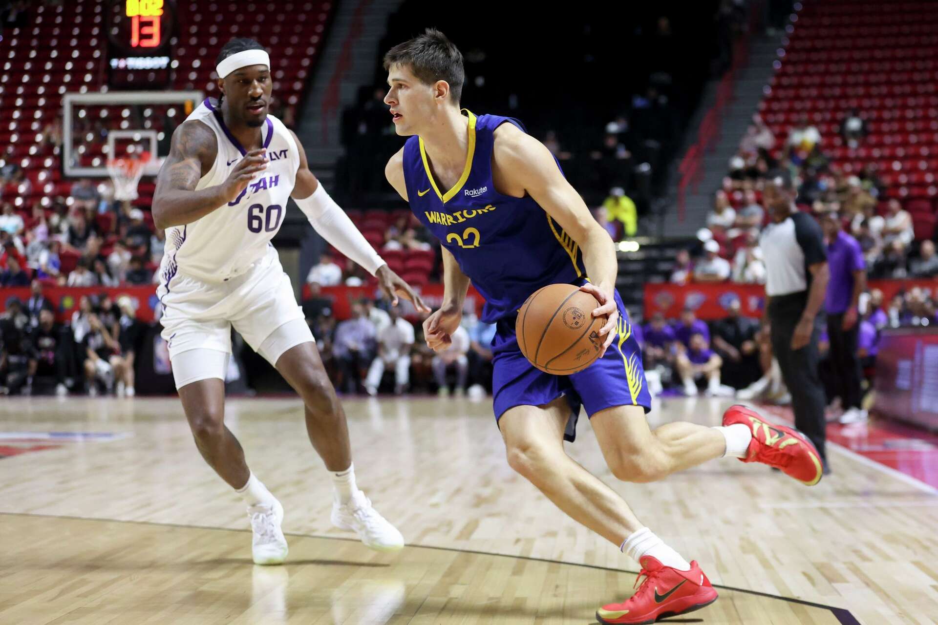 Warriors waive second-round pick Alex Toohey, sign Malevy Leons