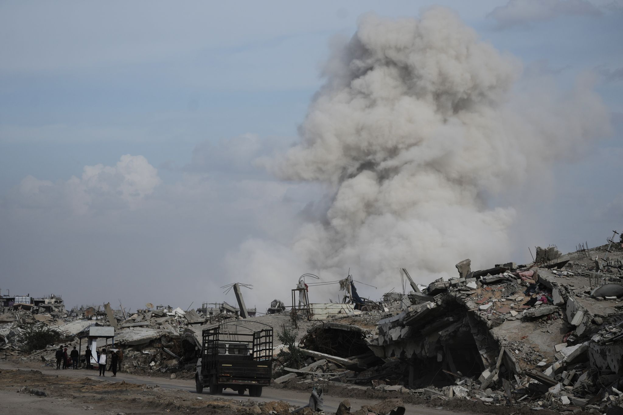 Hamas calls for more international pressure on Israel before ceasefire ...