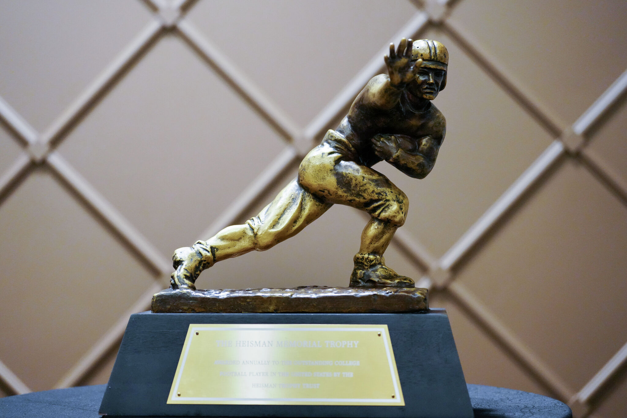 Heisman finalists 2025: Texans miss the cut; how to watch