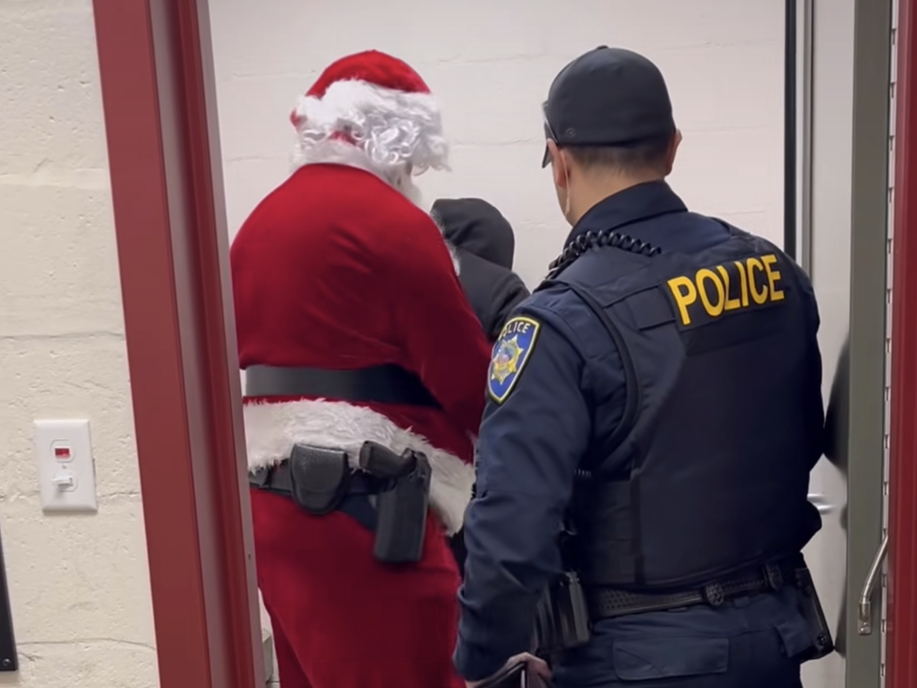 Cop in Santa suit busts alleged Safeway Christmas tree thieves