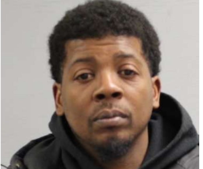 Man robbed Bristol gas station at knifepoint, police say