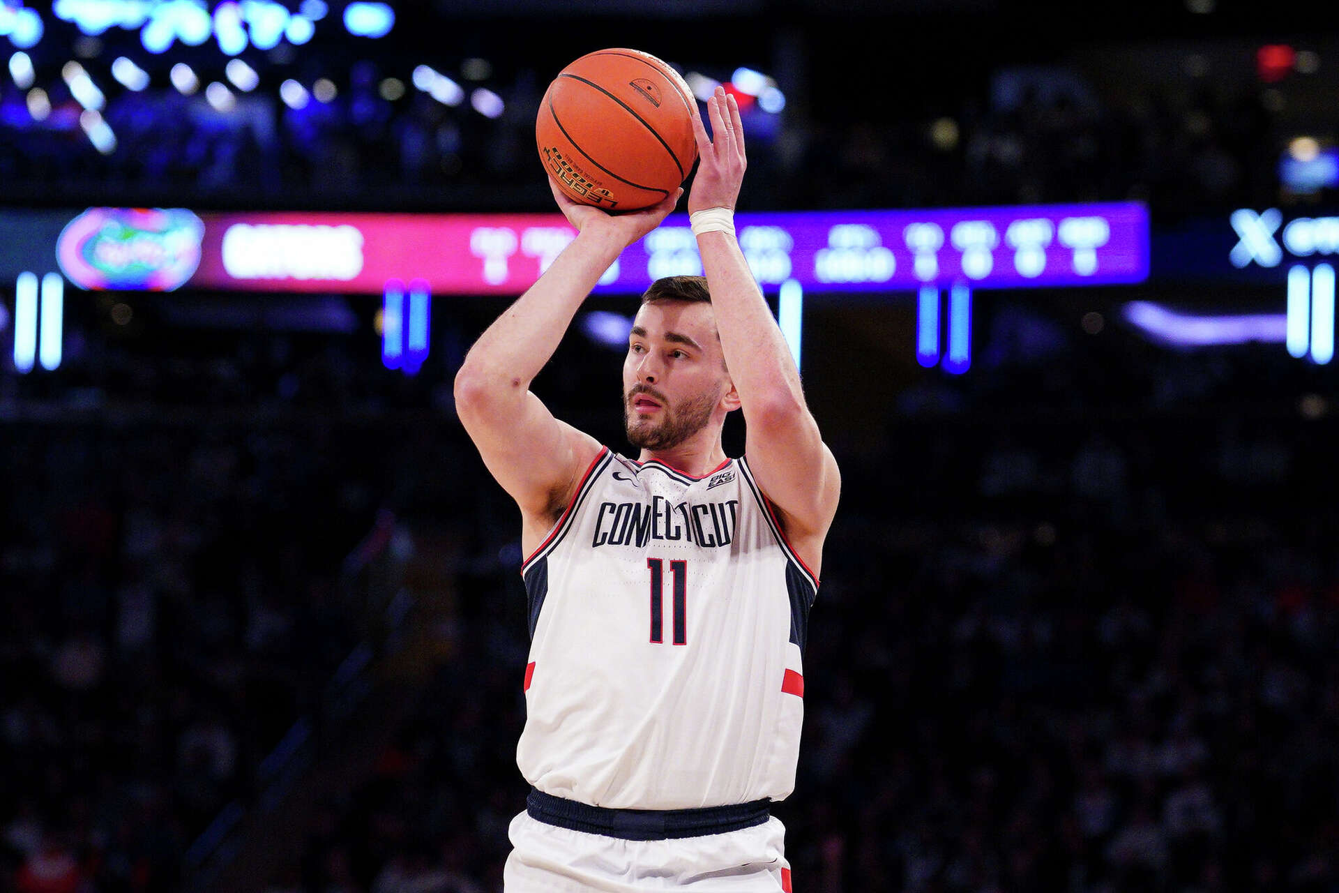 Recap: UConn beats Florida 77-73 in Jimmy V Classic at MSG