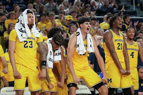 Arizona, Michigan stay 1-2 in AP Top 25 men's poll; No. 15 Nebraska ...