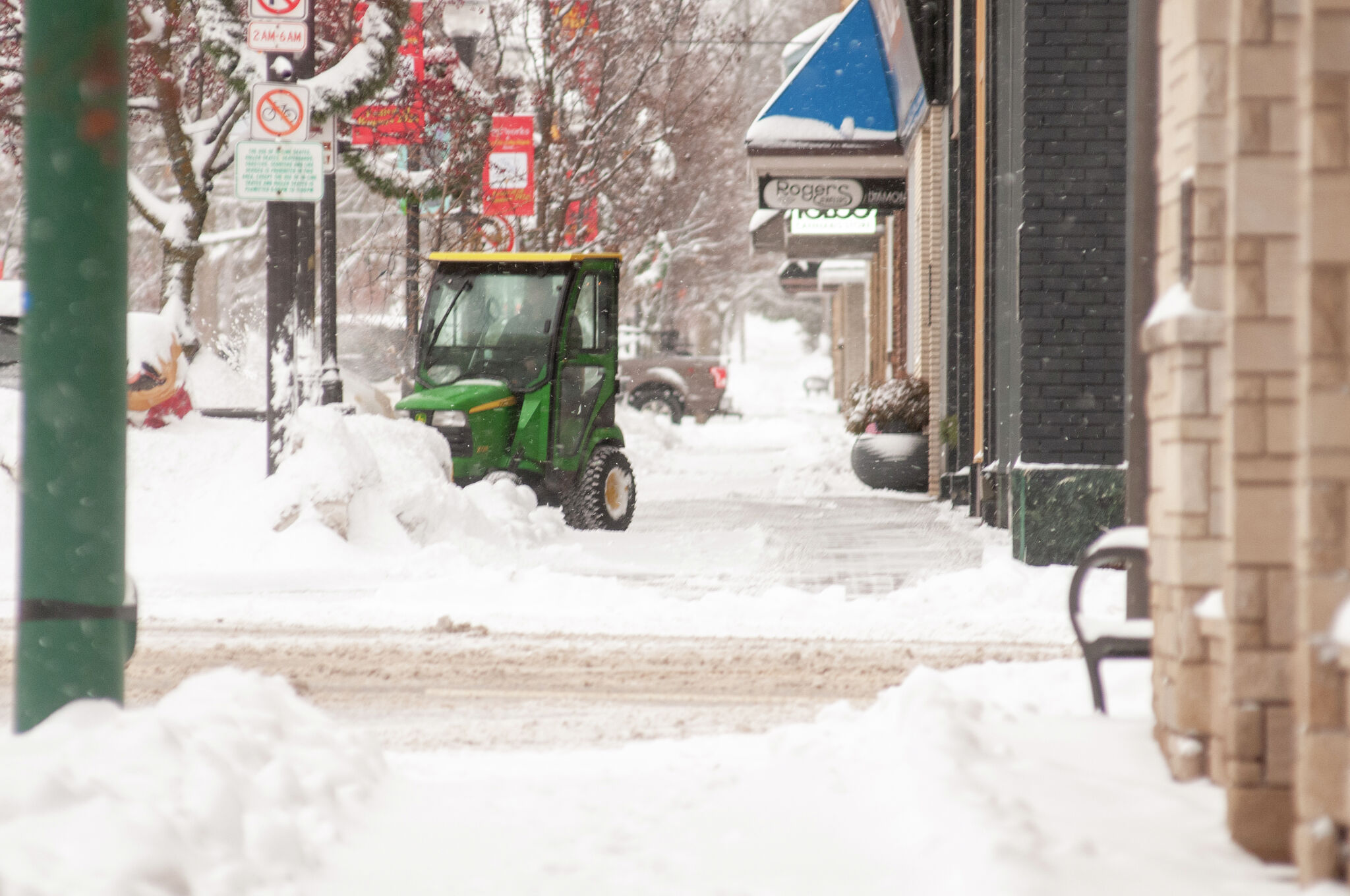 Michigan snow totals: NWS reports slick travel, cold