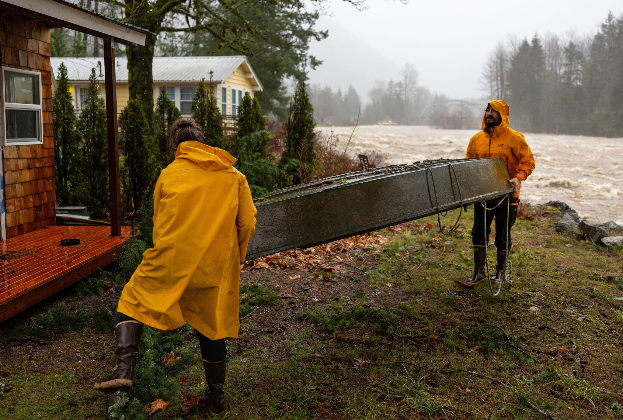 Record flooding threatens Washington as more heavy rain pounds the ...