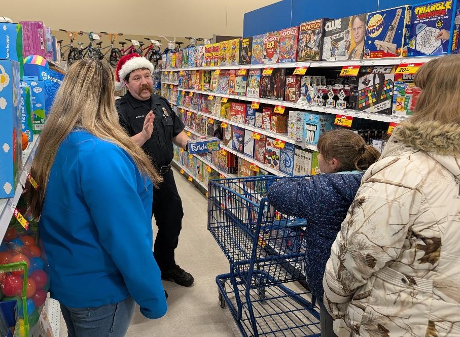 Hooker Furniture: Fiscal Q3 Earnings Snapshot