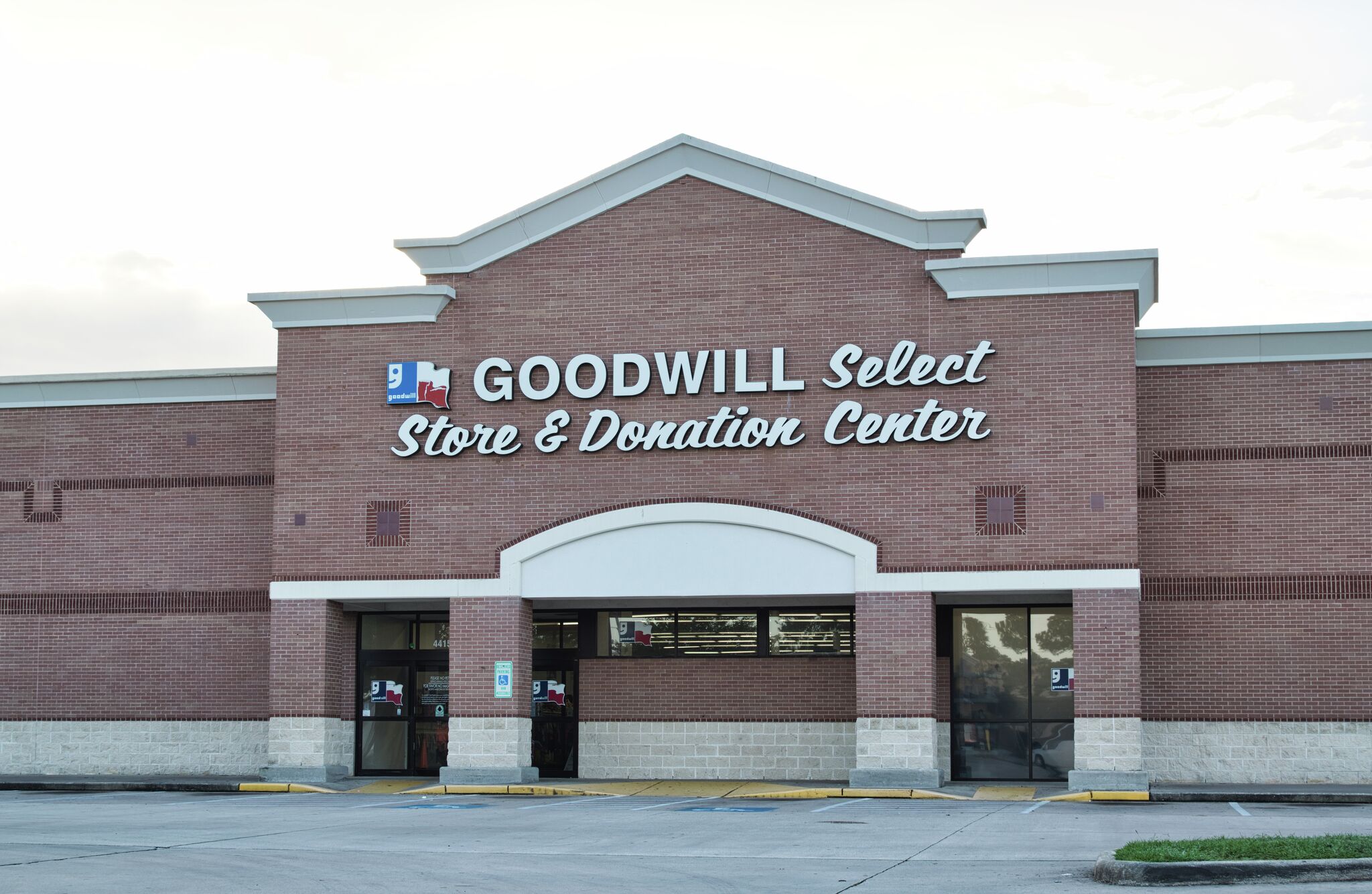 Houston thrifters stunned by Goodwill’s new fitting room policy