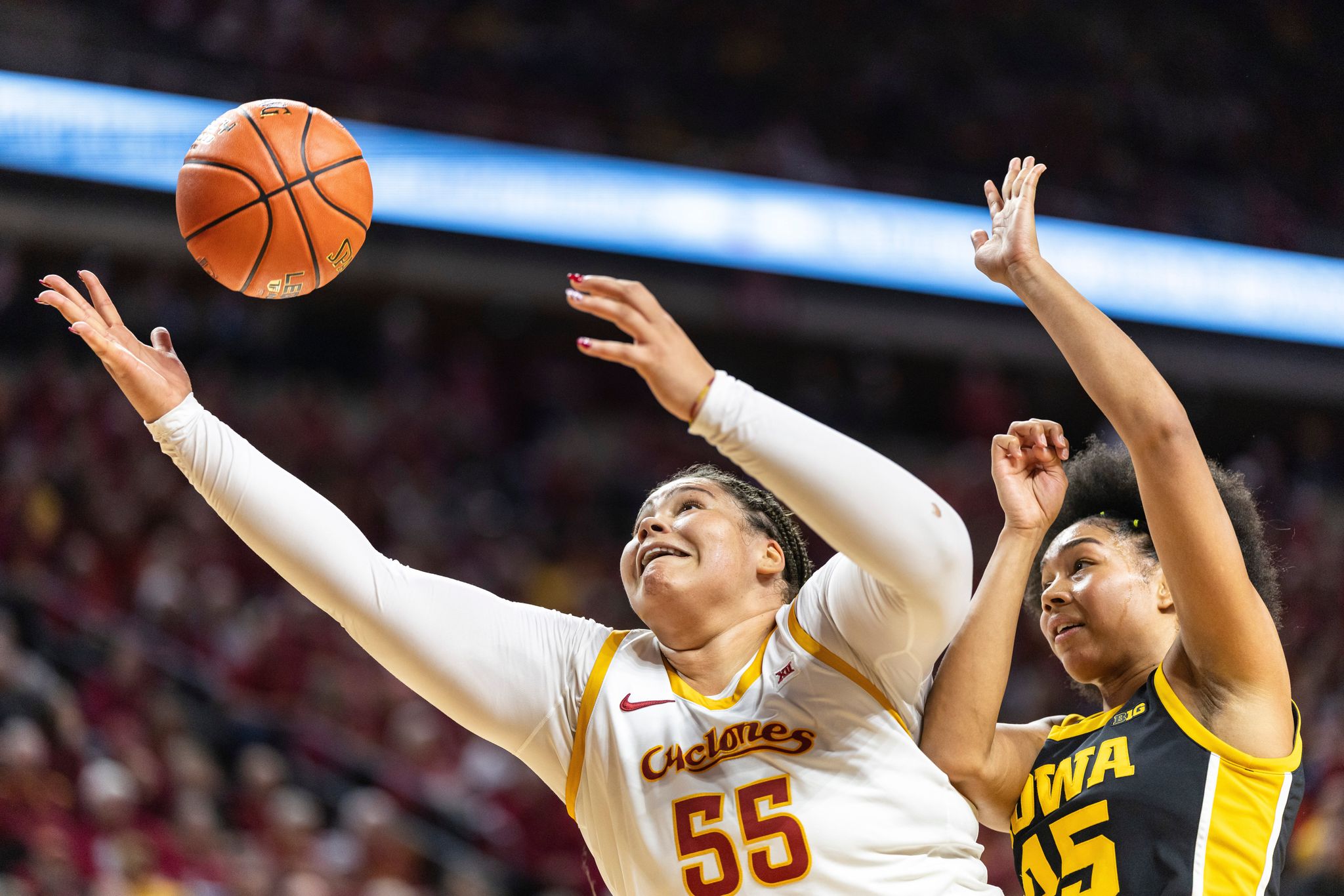 Audi Crooks scores 30 points, No. 10 Iowa State holds off No. 11 Iowa ...