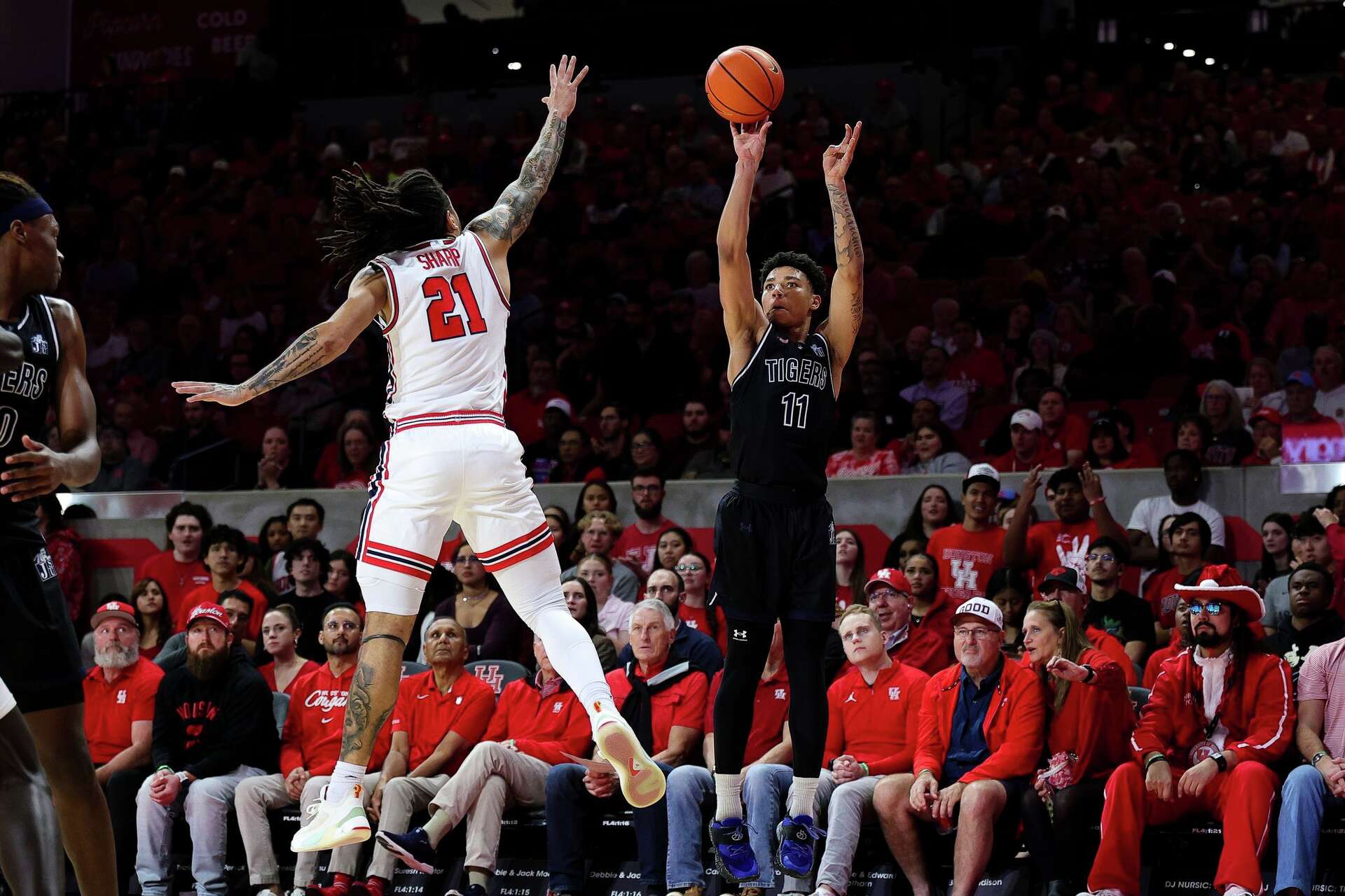 Emanuel Sharp scores 23, No. 7 Houston beats Jackson State 80-38
