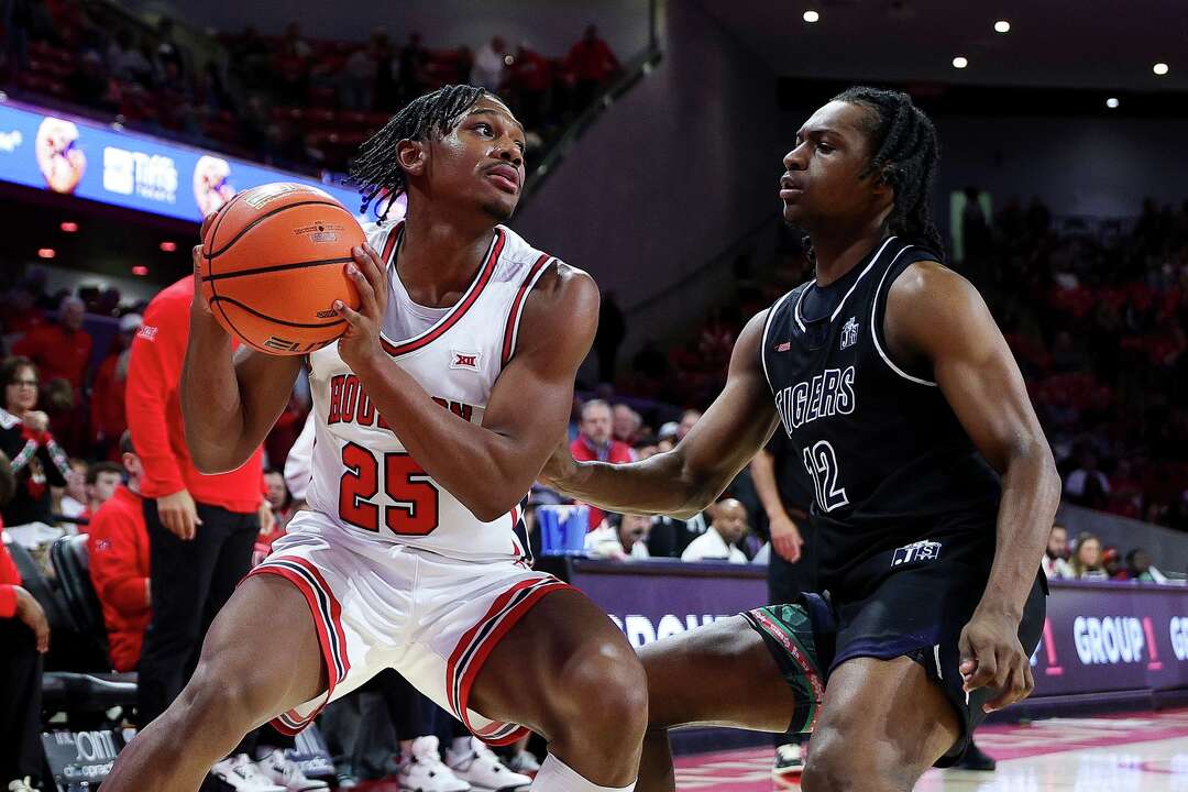 UH basketball: Jacob McFarland debuts for Cougars — at last