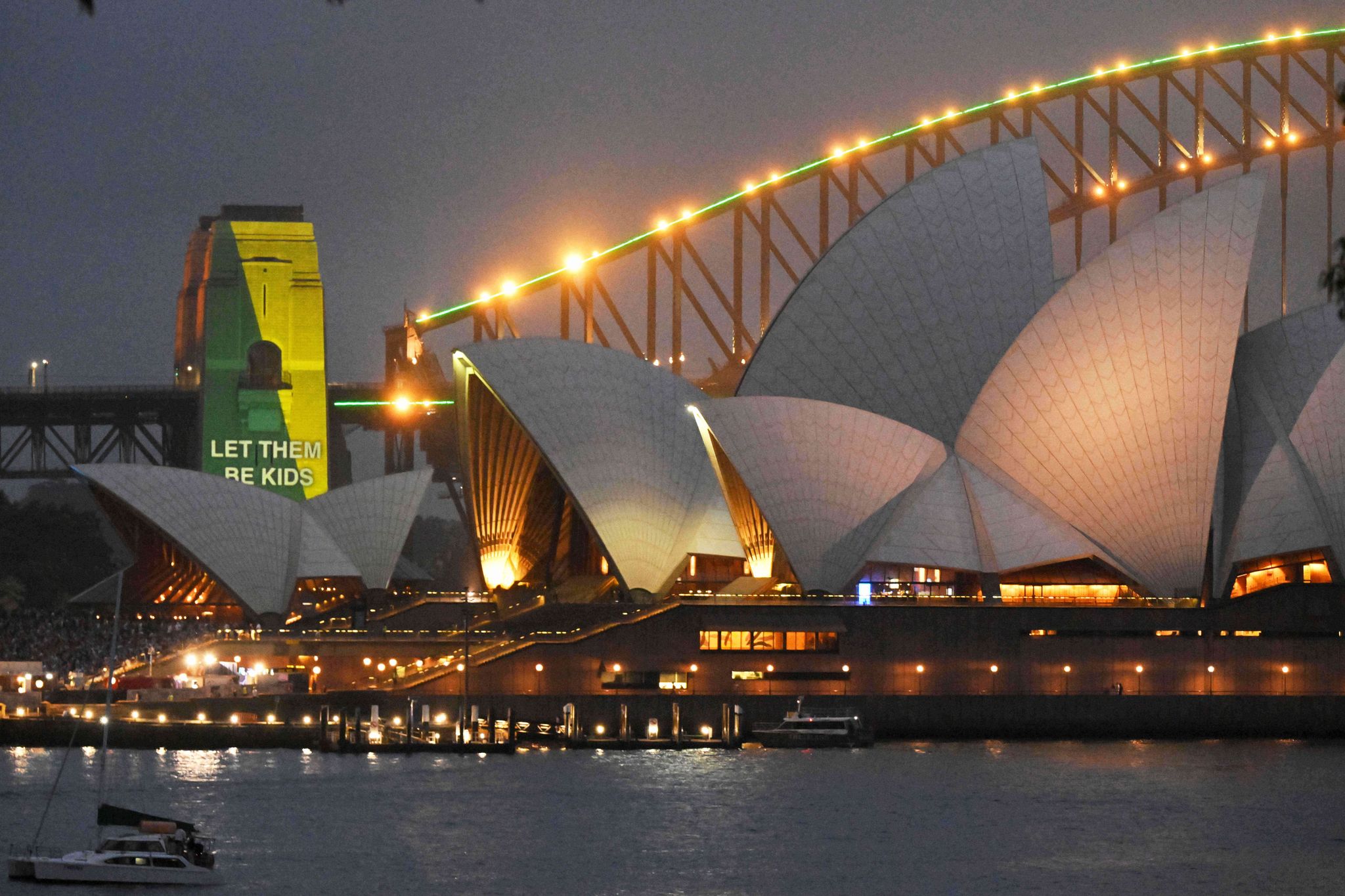Reddit challenges Australia's world-first law banning children under 16 ...