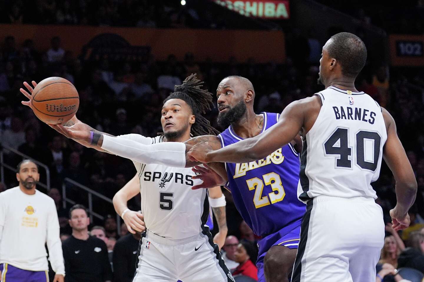 Stephon Castle scores 30 as Spurs beat Lakers in NBA Cup quarters