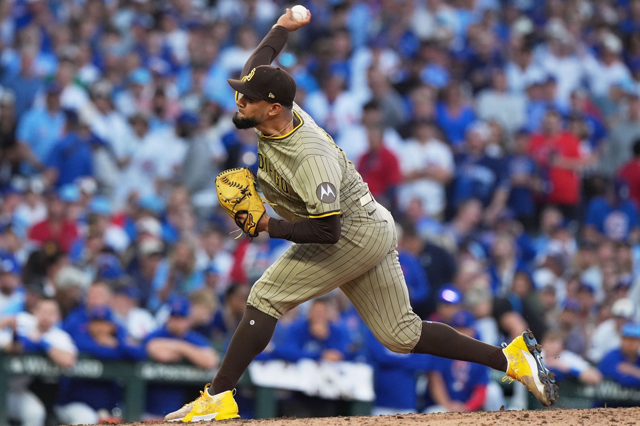2-time All-Star reliever Robert Suarez and Atlanta Braves agree to $45 ...