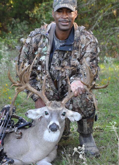 Hunter sets new Kaufman County record with 22-point buck