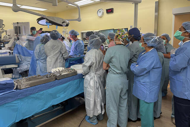 Calif. woman with 'empty' uterus delivers healthy surprise baby