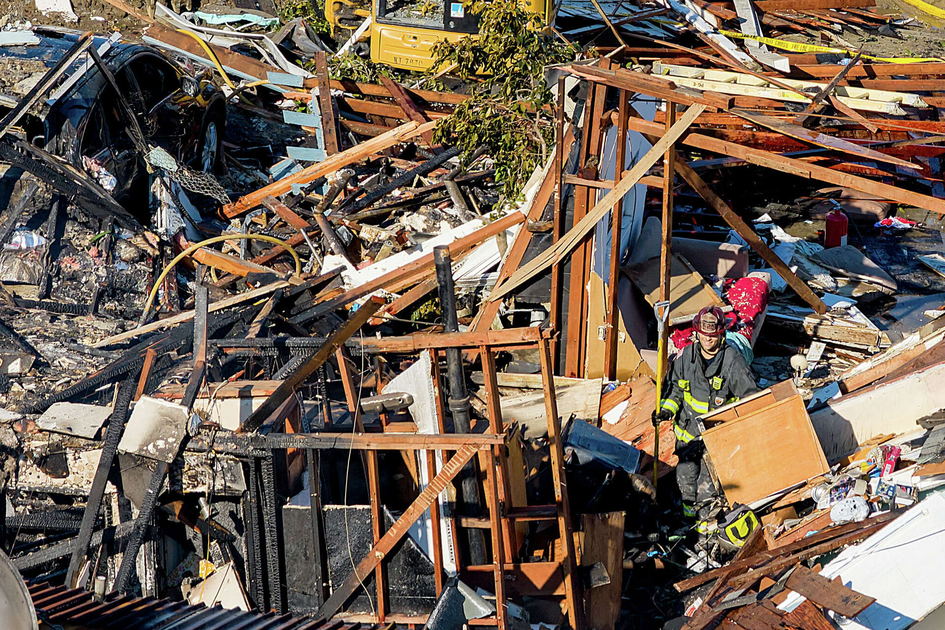 Explosion injures six near Hayward after crew strikes gas line