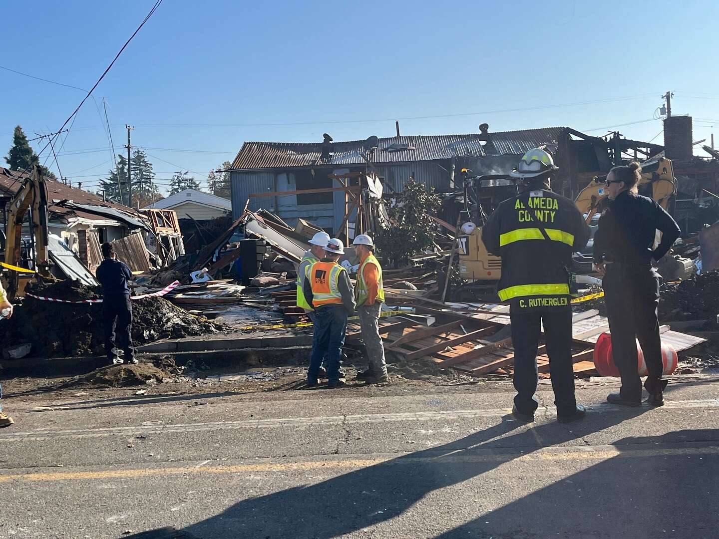 Explosion injures six near Hayward after crew strikes gas line