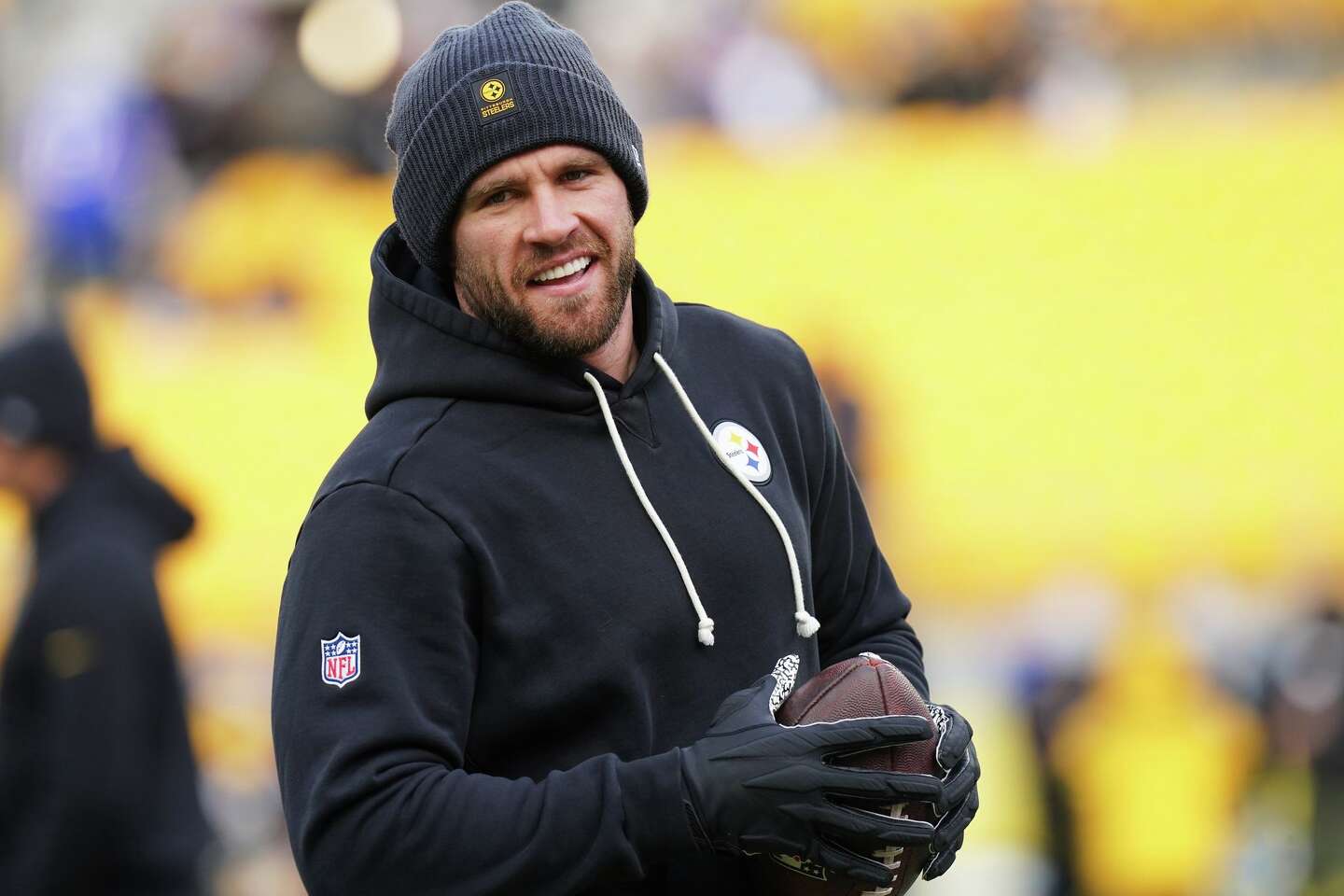 Steelers LB TJ Watt has surgery to repair a partially collapsed lung ...