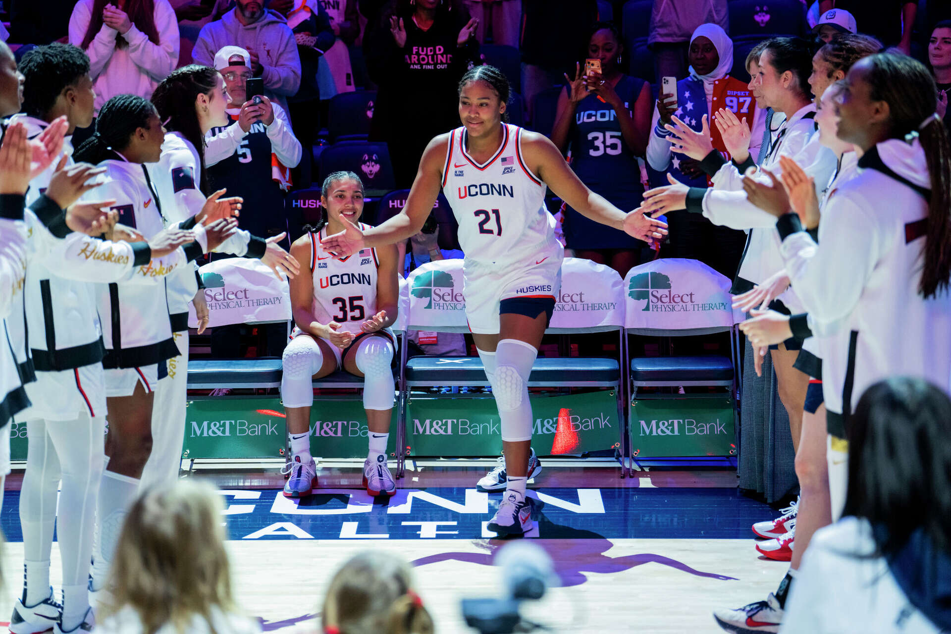 Sarah Strong lead UConn women's basketball team vs. USC