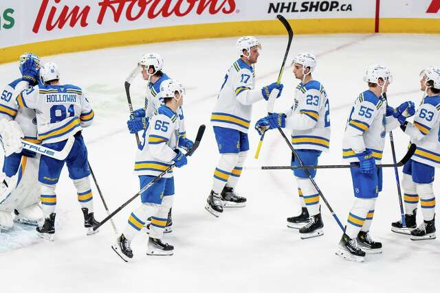 Blues beat Blackhawks 3-2 as Mailloux, Luff score first goals