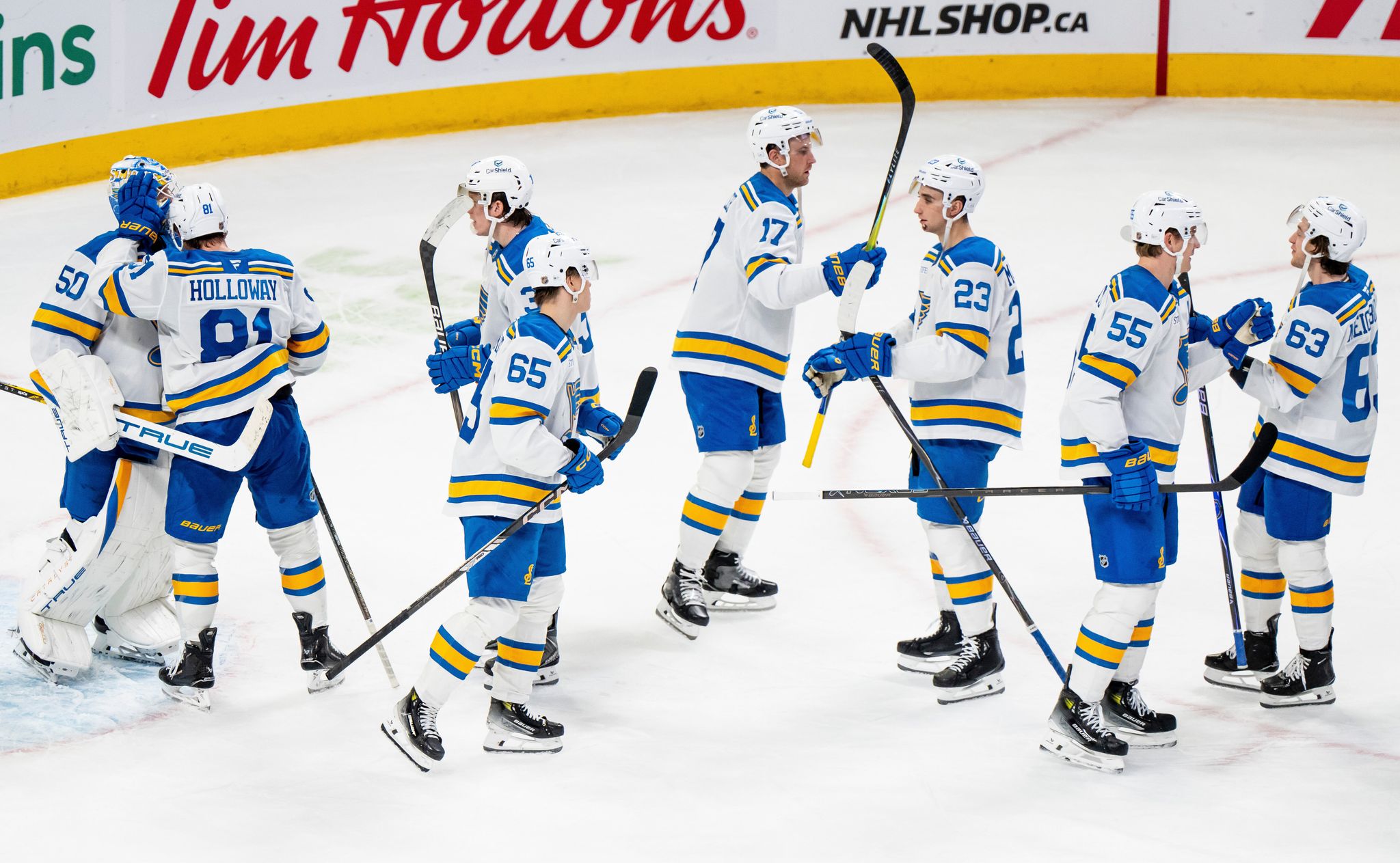 Blues beat Blackhawks 3-2 as Mailloux, Luff score first goals