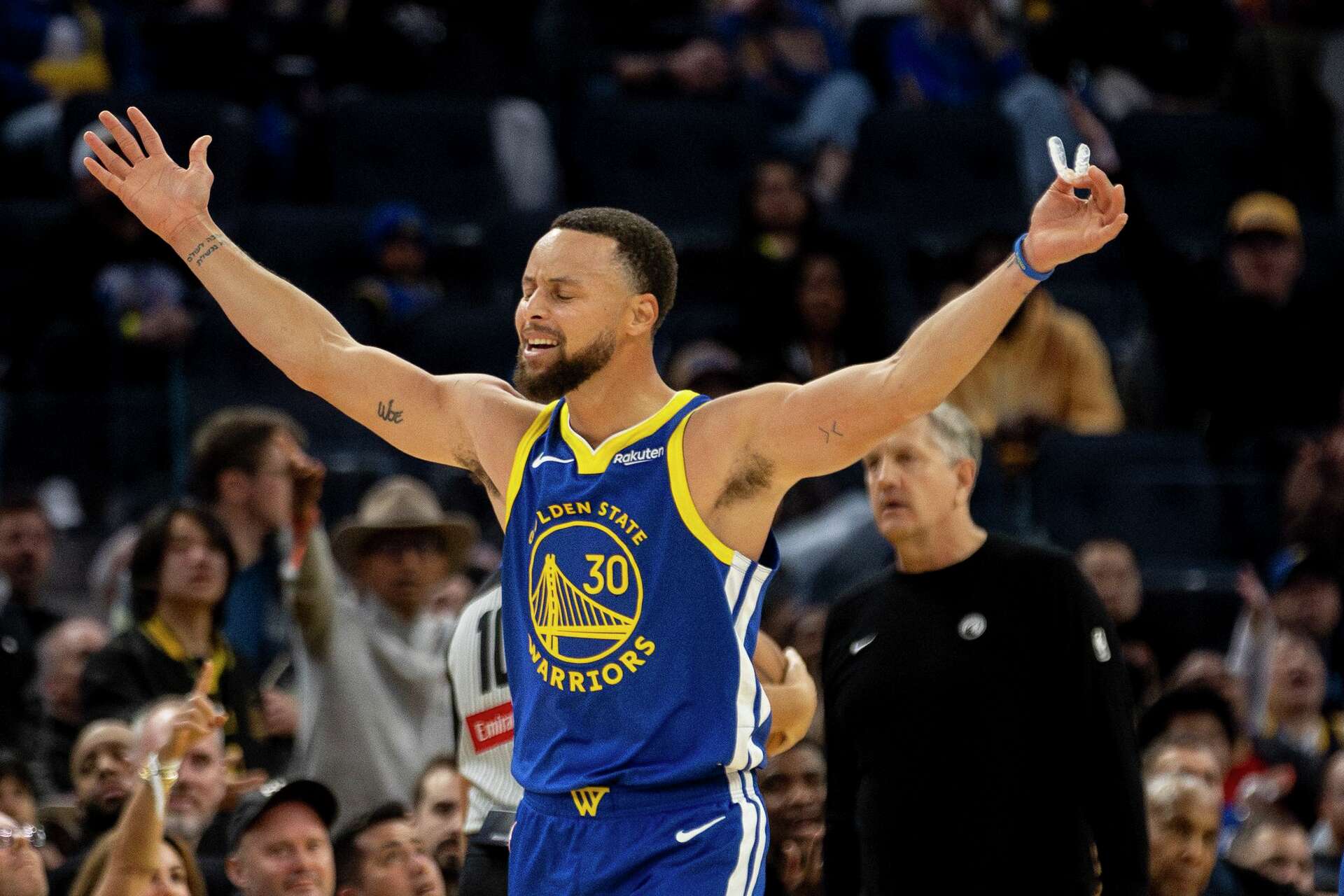 Warriors' Steph Curry continues to show age is just a number