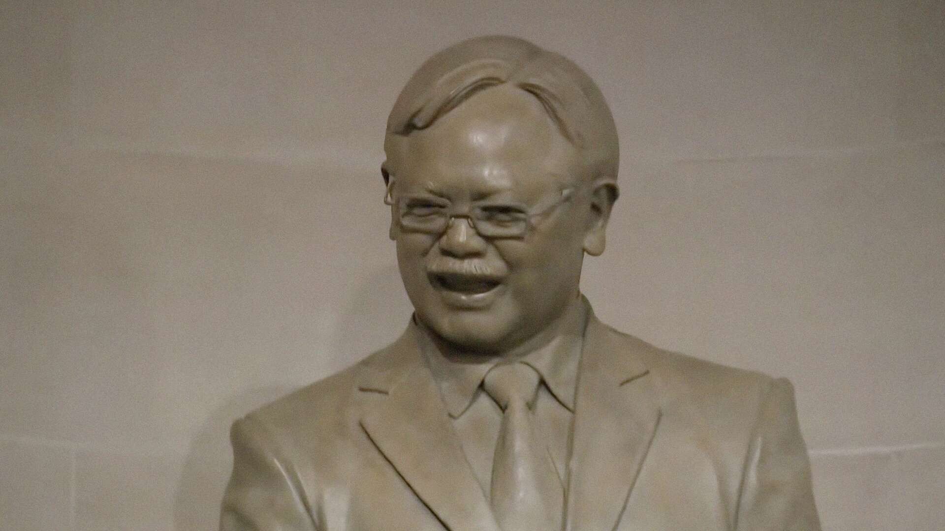 SF: Former Mayor Ed Lee Honored With Bust At City Hall