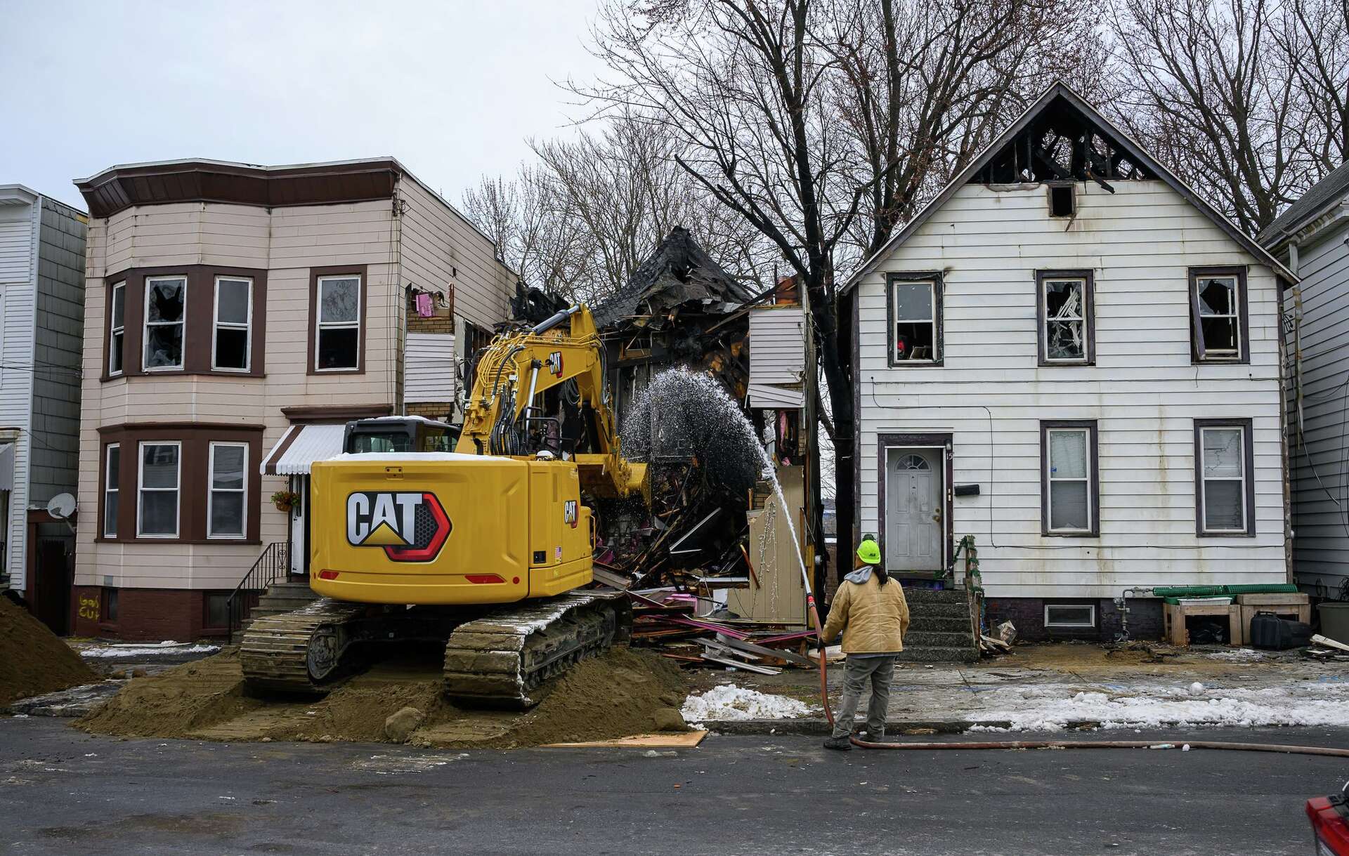 2 injured, 18 displaced in Albany fire on Garfield Place