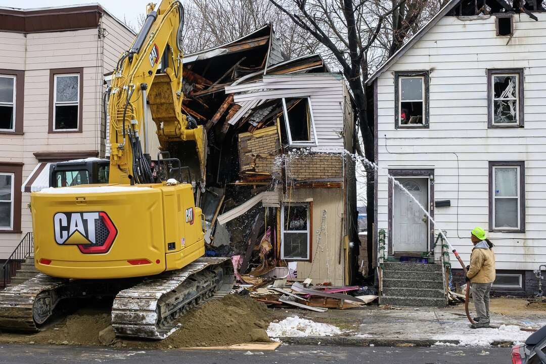 2 injured, 18 displaced in Albany fire on Garfield Place