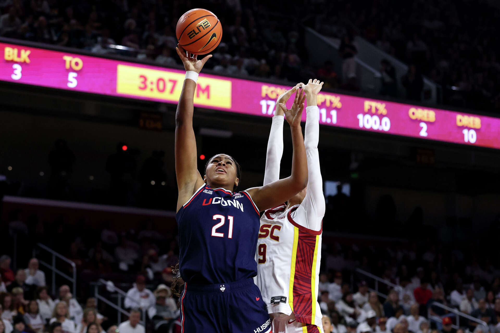 UConn women's basketball rolls past USC to close regular-season series