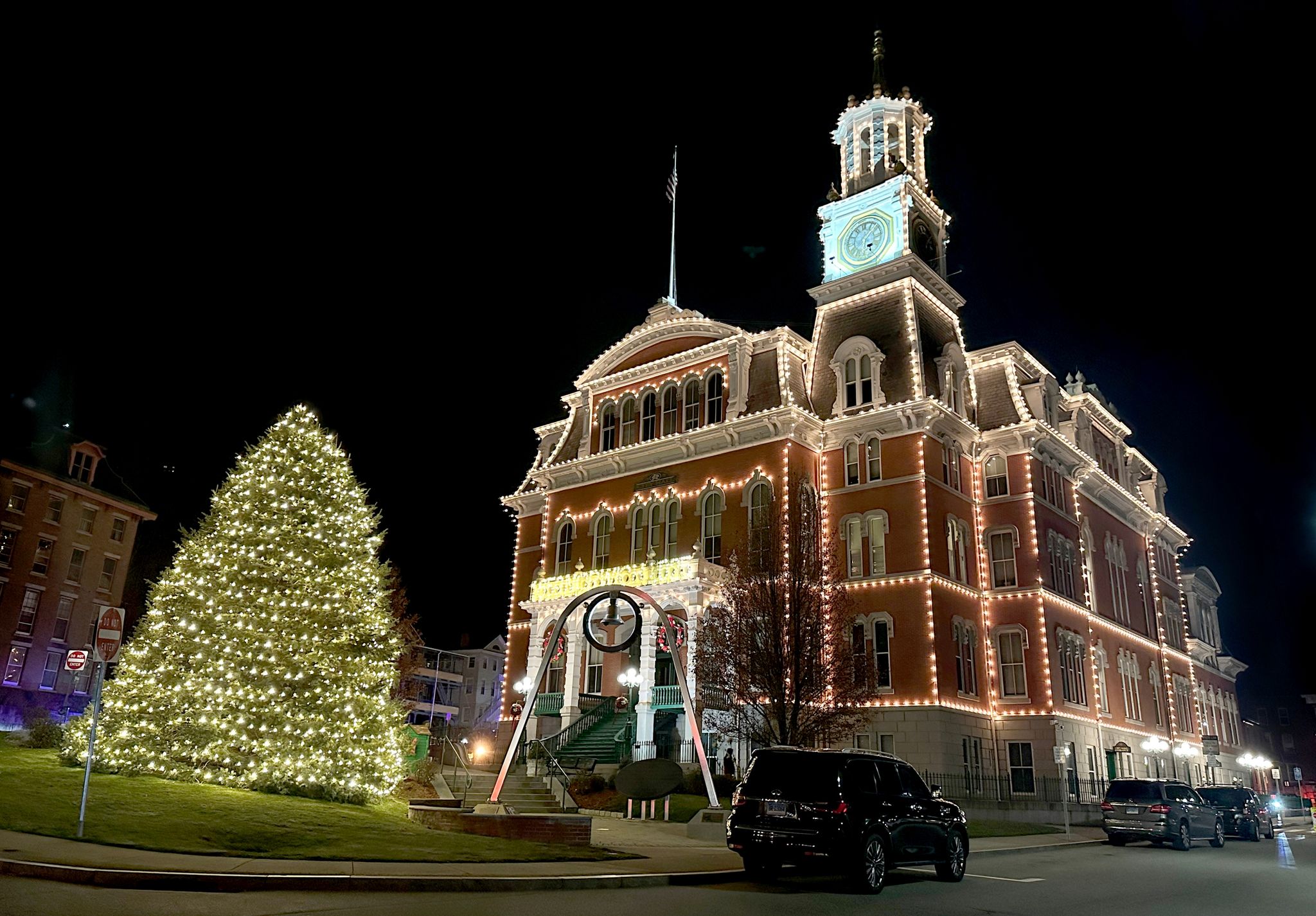 Hallmark holiday movie fans are flocking to Connecticut's quaint ...