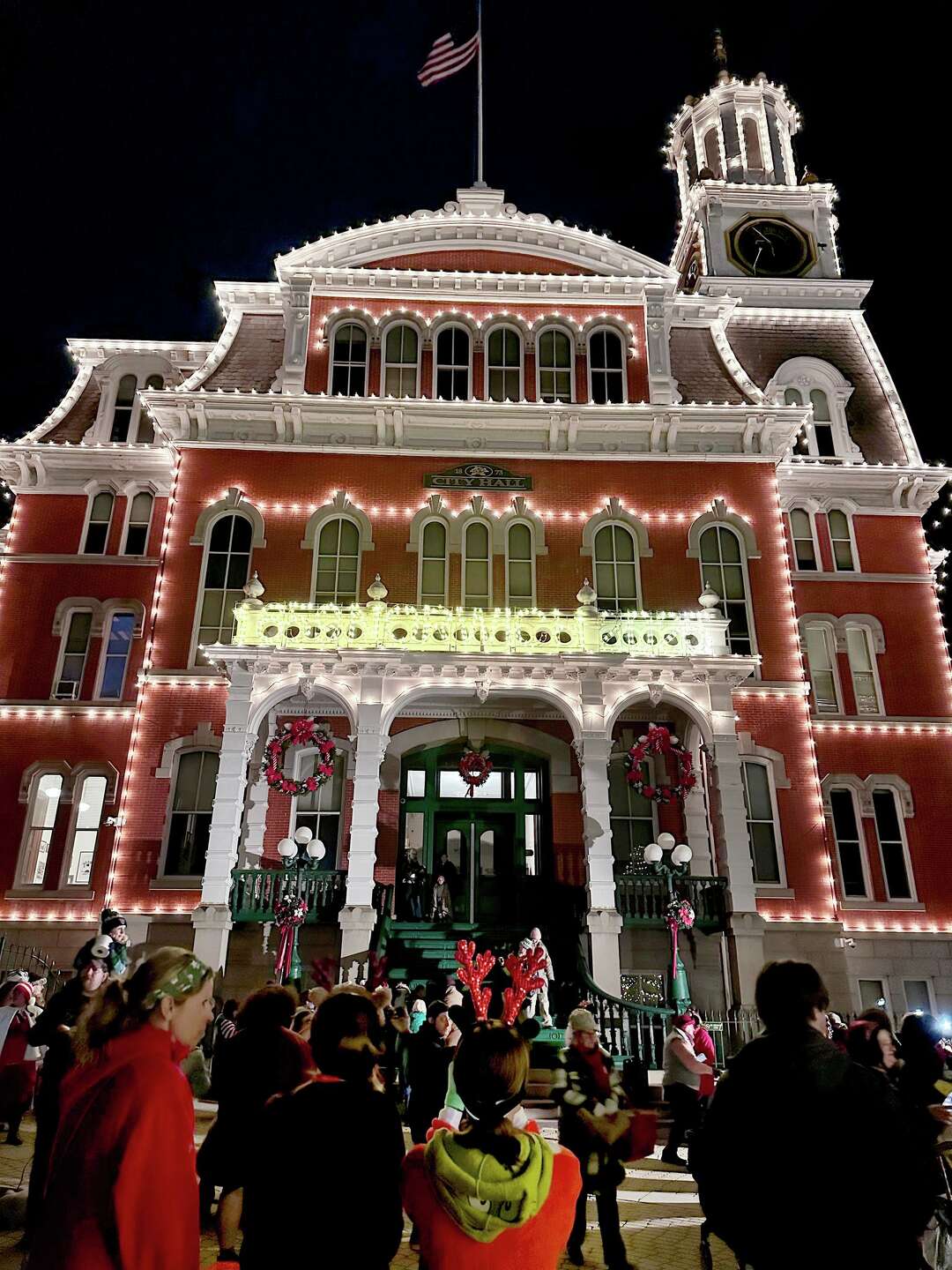 Hallmark holiday movie fans are flocking to Connecticut's quaint ...