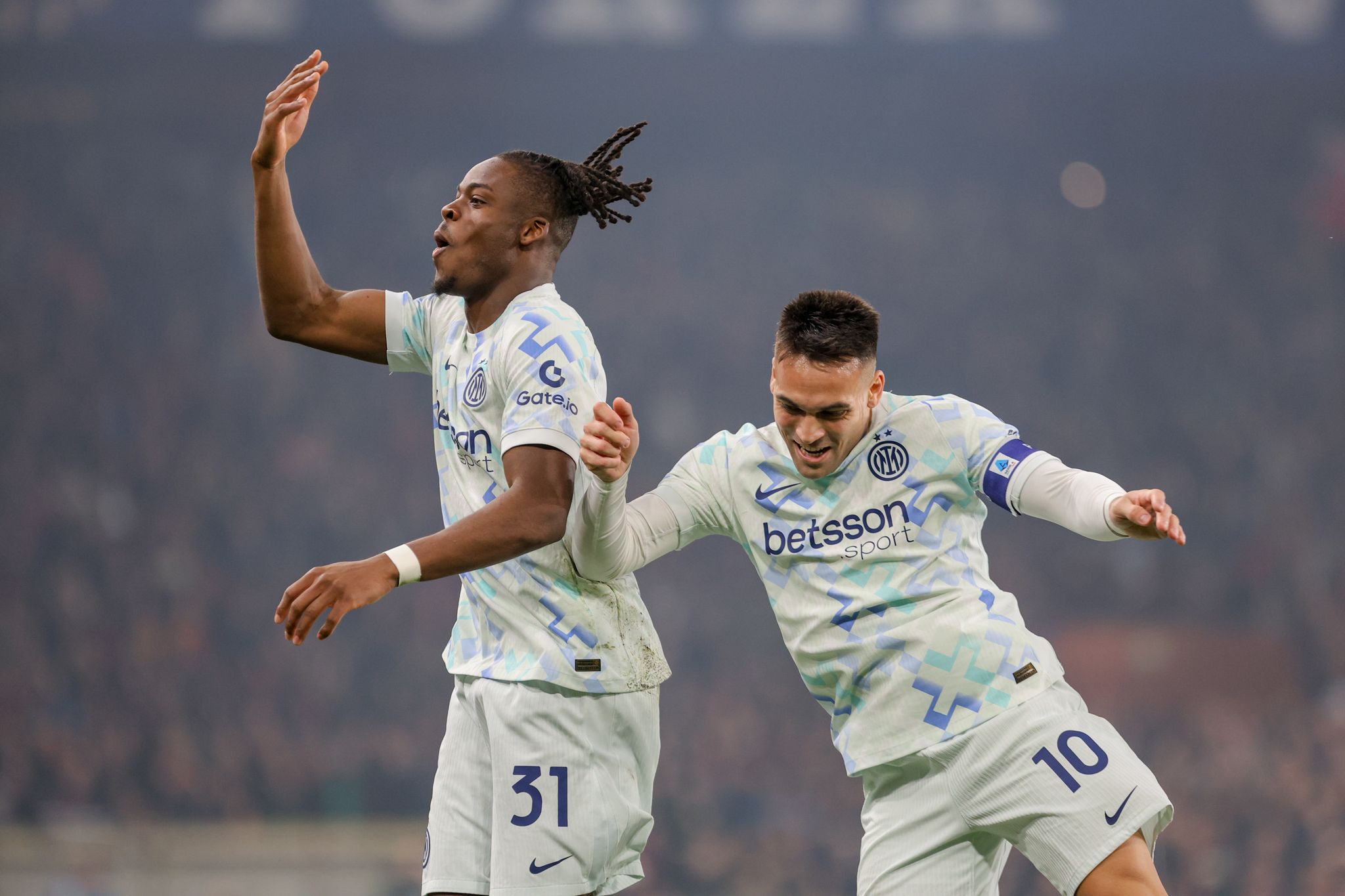 Inter moves top of Serie A after Milan and Napoli drop points