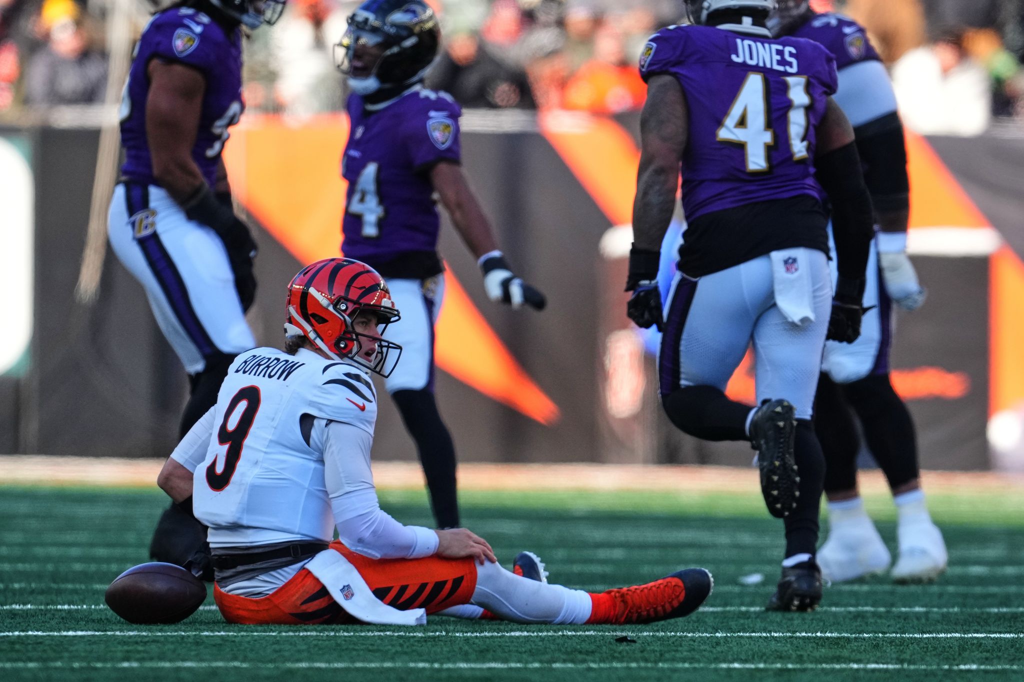 Lamar Jackson's 2 TD passes, long pick-6 propel Ravens to 24-0 win over Bengals