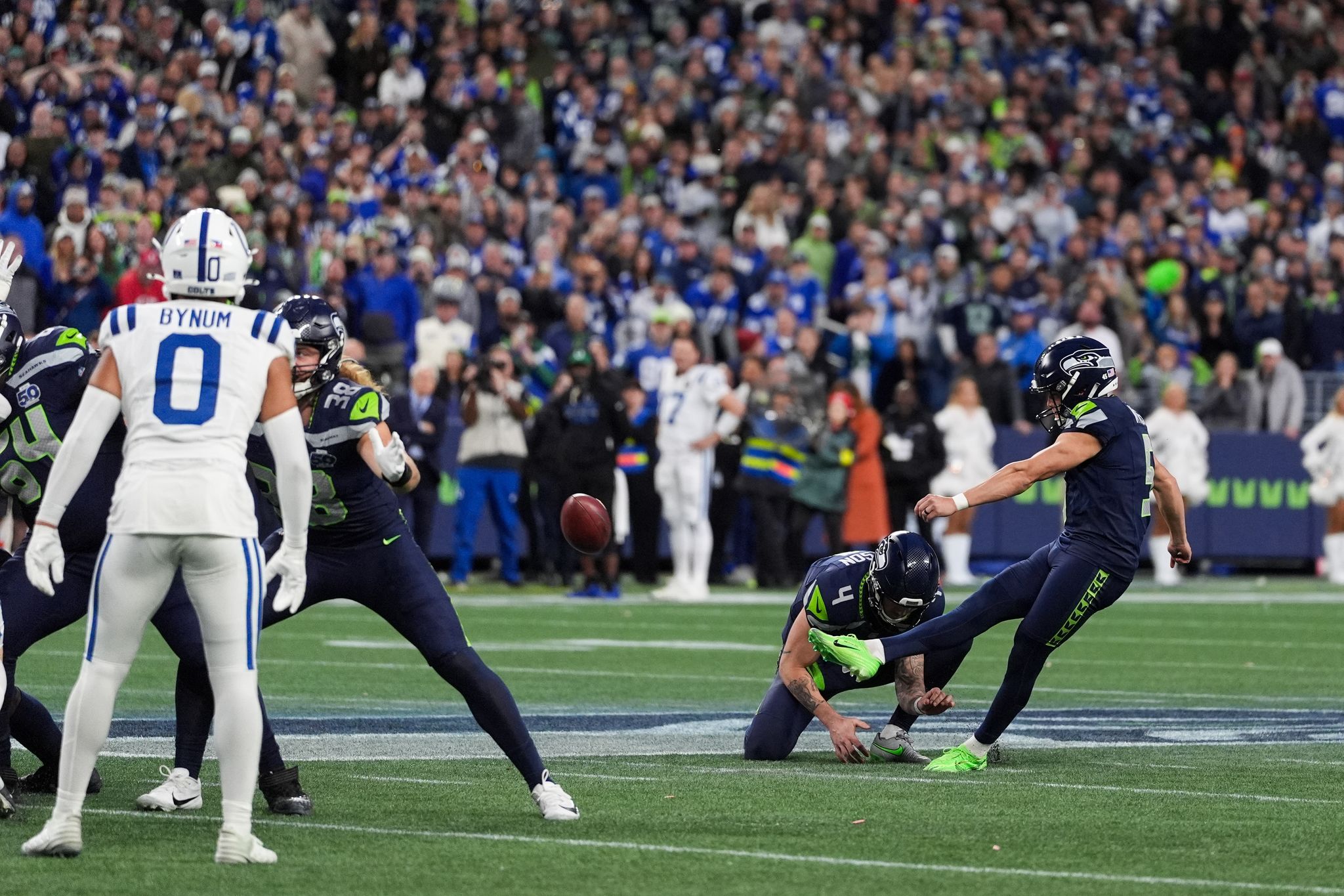 Seahawks vencen 18-16 a Colts con gol de campo de 56 yardas de Jason Myers