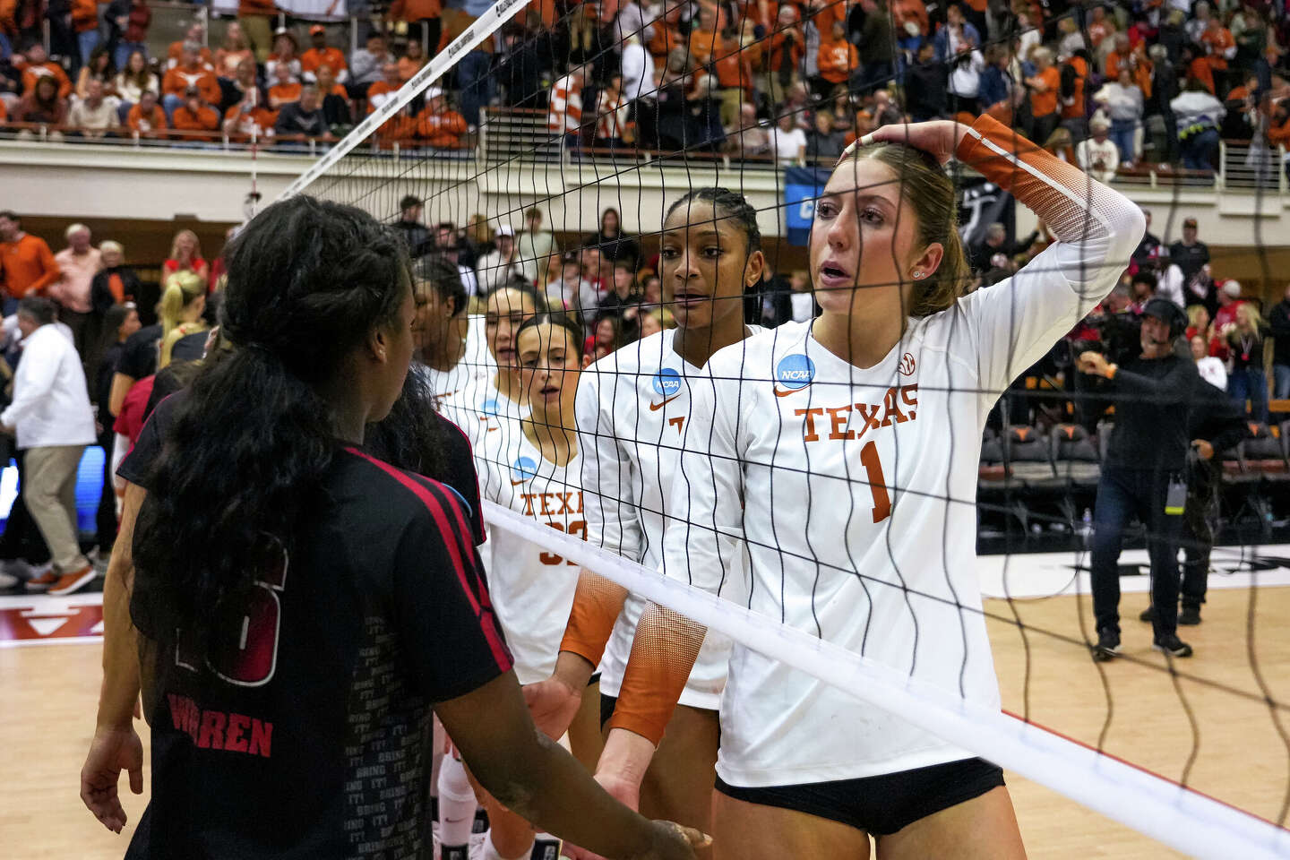 NCAA transfer portal: Texas volleyball loses middle blocker Ayden Ames