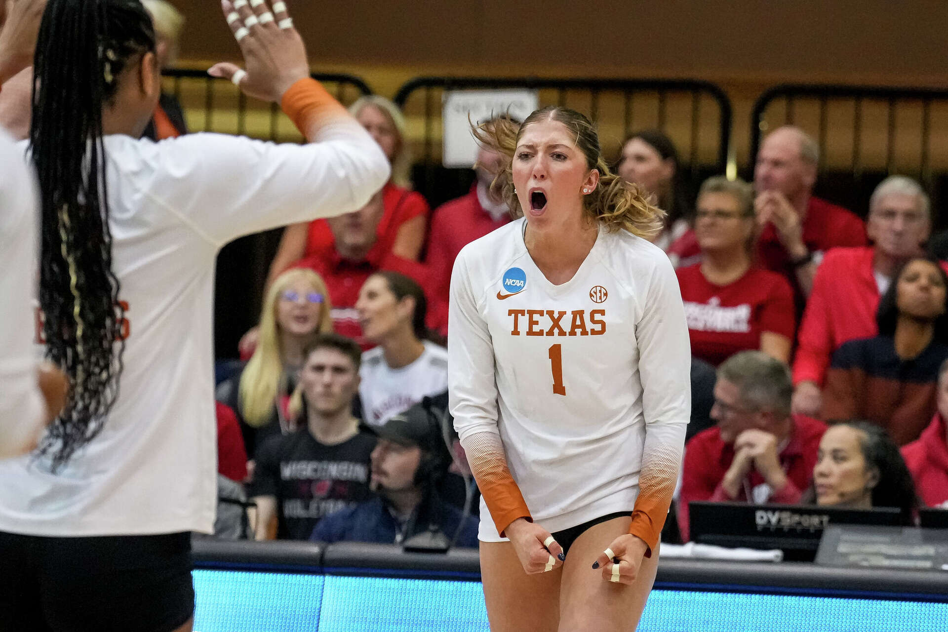 NCAA transfer portal: Texas volleyball loses middle blocker Ayden Ames